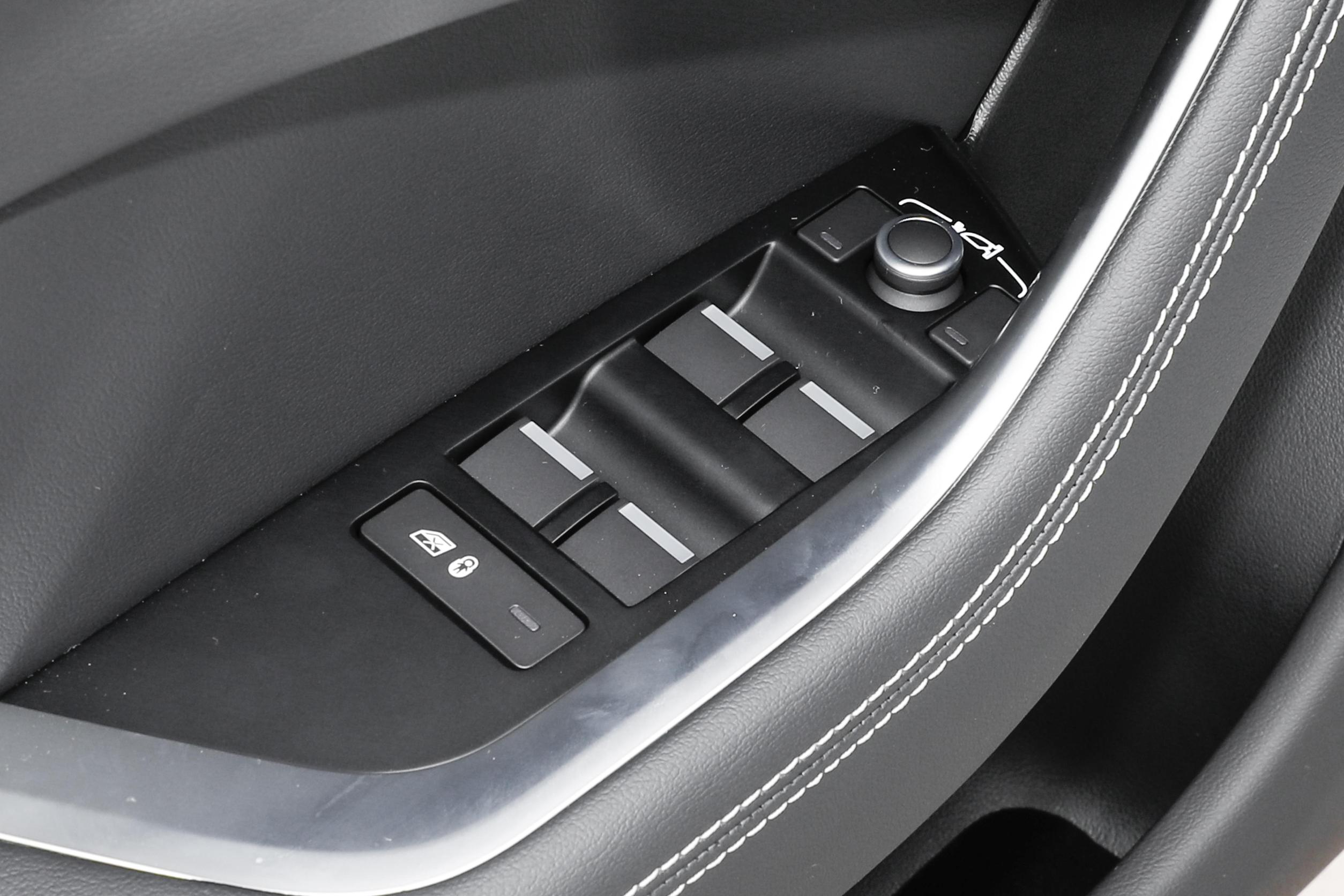 捷豹XEL 2022款 2.0T 200PS R-DYNAMIC 青春运动版图片_捷豹_6/46张图片_汽车空间图库_懂车帝