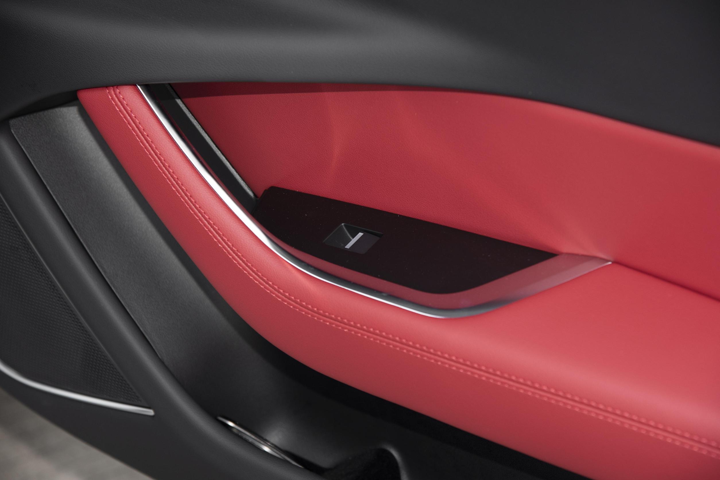 捷豹XEL 2024款 2.0T 250PS R-DYNAMIC S耀黑运动版图片_捷豹_34/57张图片_汽车空间图库_懂车帝