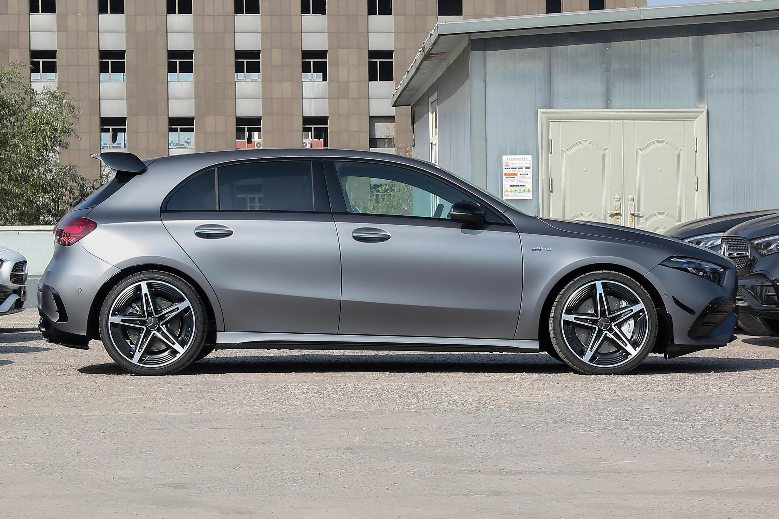 奔驰A级AMG(进口) 2024款 AMG A 35 4MATIC图片_奔驰_1/244张图片_汽车外观图库_懂车帝