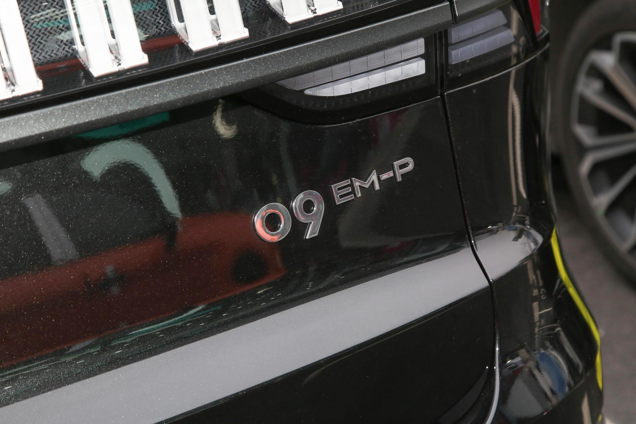 领克09 EM-P 2024款 2.0TD 六座HALO图片_领克_32/53张图片_汽车外观图库_懂车帝