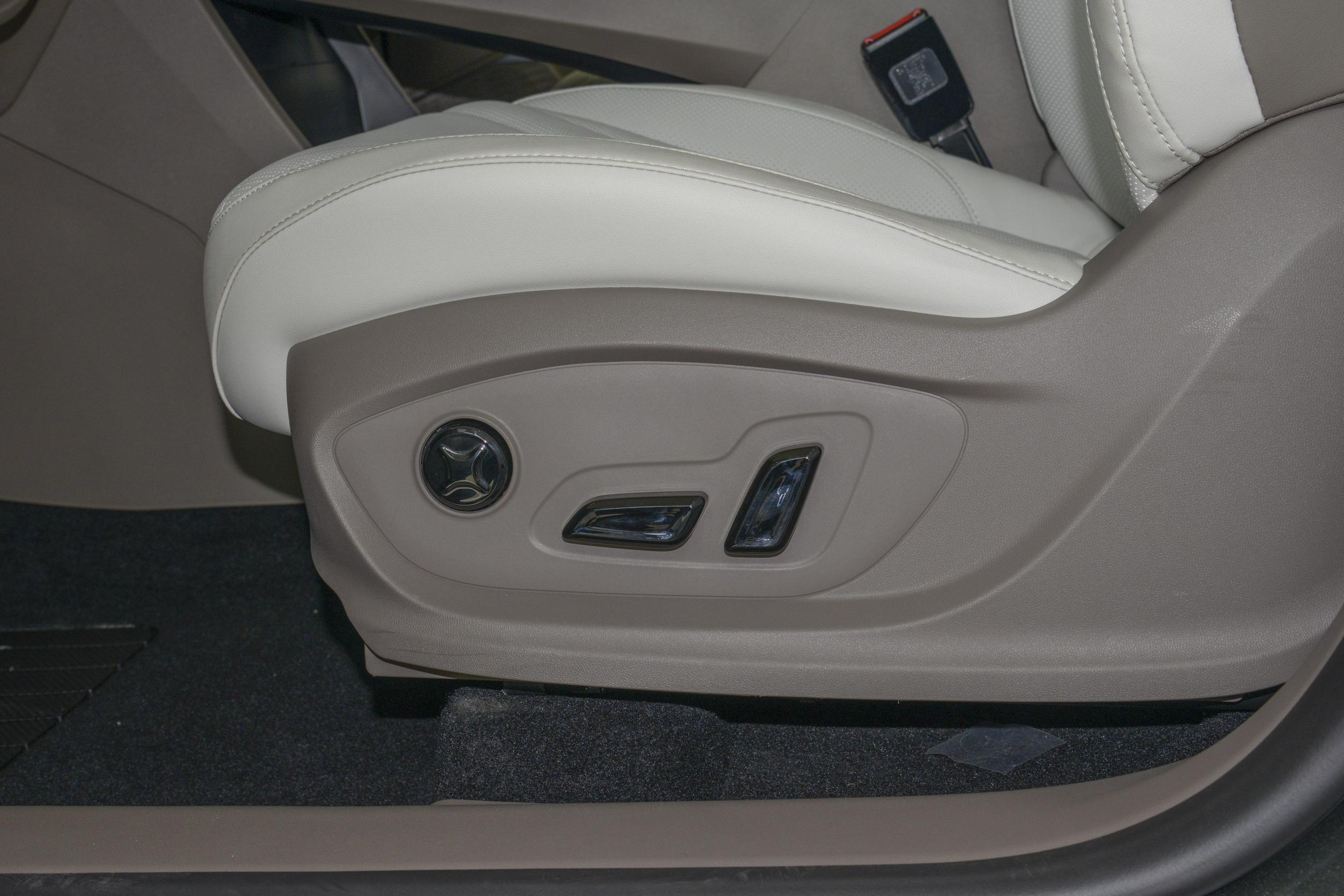 荣威RX9 2023款 2.0TGI 两驱优享版图片_荣威_4/53张图片_汽车空间图库_懂车帝