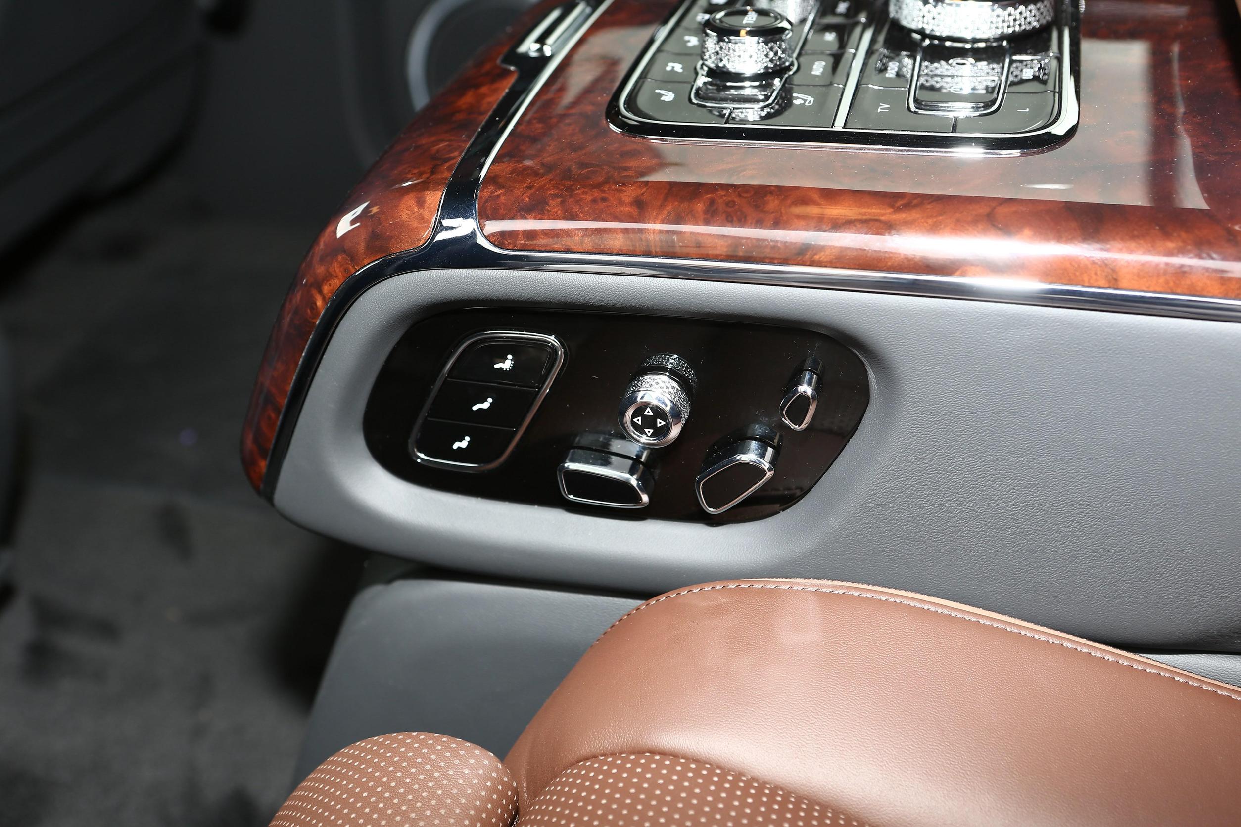 红旗LS7 2022款 4.0T 4座尊爵旗舰版图片_红旗_31/62张图片_汽车空间图库_懂车帝