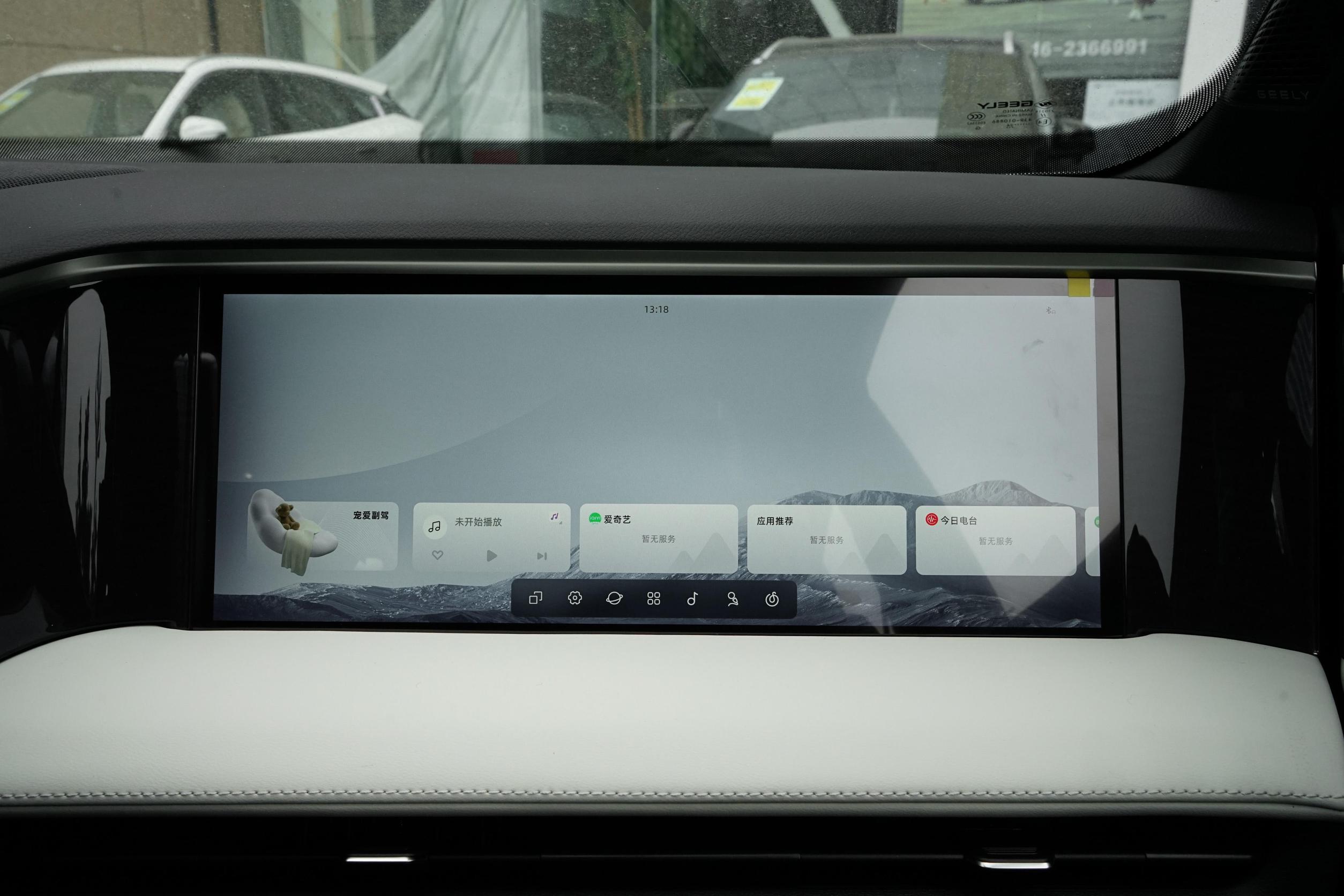 银河L7 2024款 1.5T DHT 115km MAX龙腾版 图片_吉利银河_8/42张图片_汽车内饰图库_懂车帝