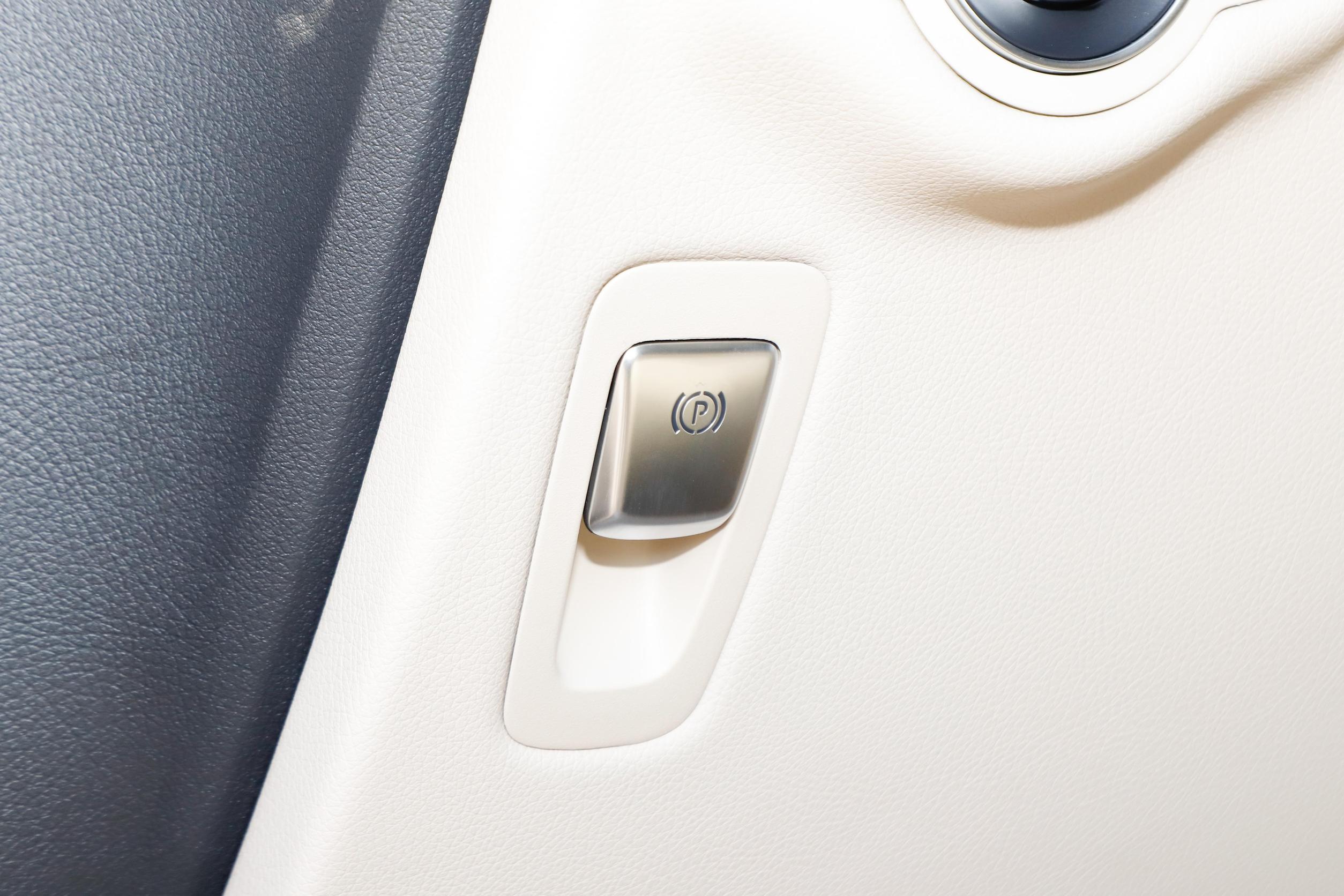 奔驰V级 2022款 V 260 L 长轴距尊贵版图片_奔驰_11/62张图片_汽车空间图库_懂车帝