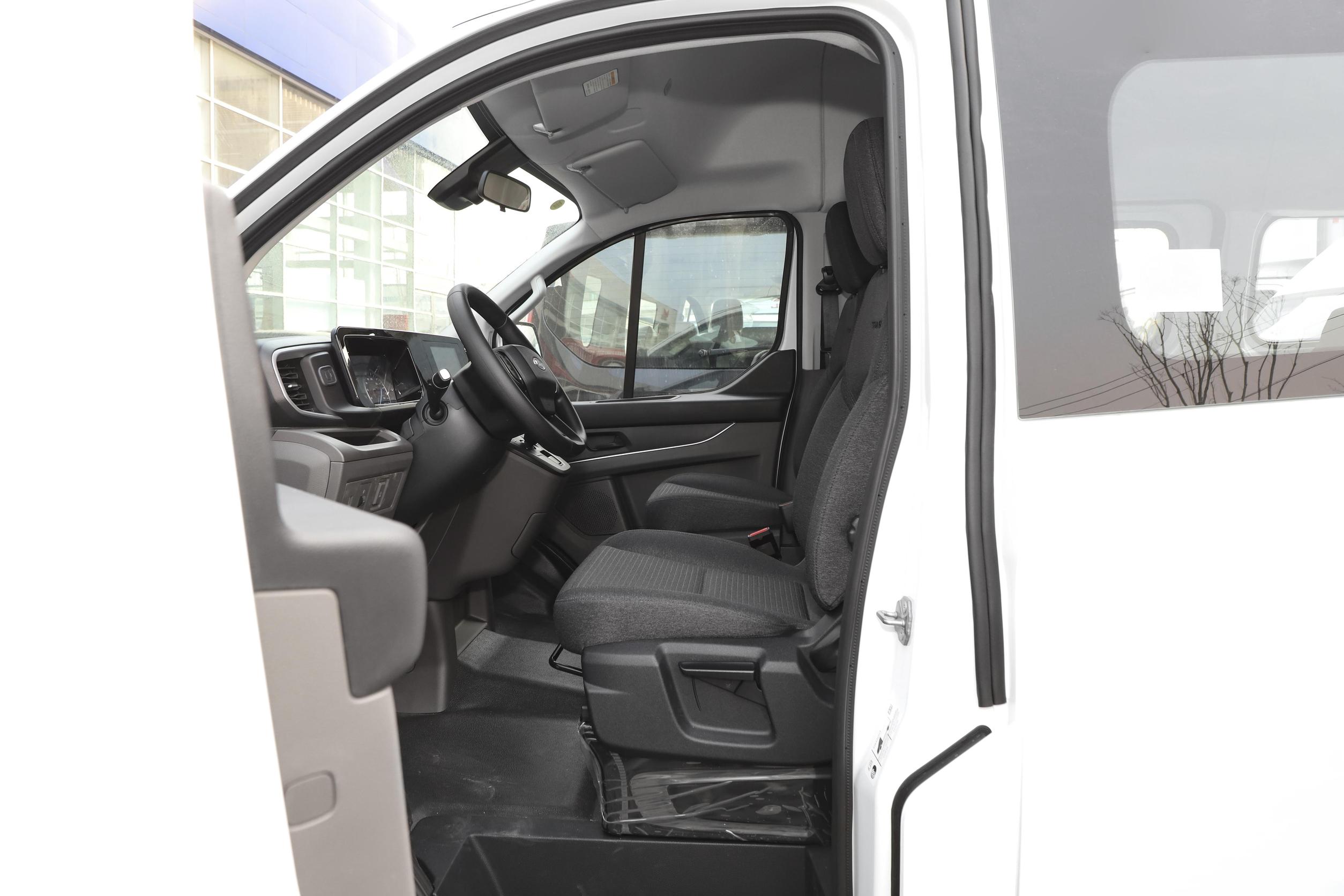 全顺 2023款 V362 2.0T柴油自动多功能商用车中轴中顶5/6座国VI图片_福特_8/48张图片_汽车空间图库_懂车帝