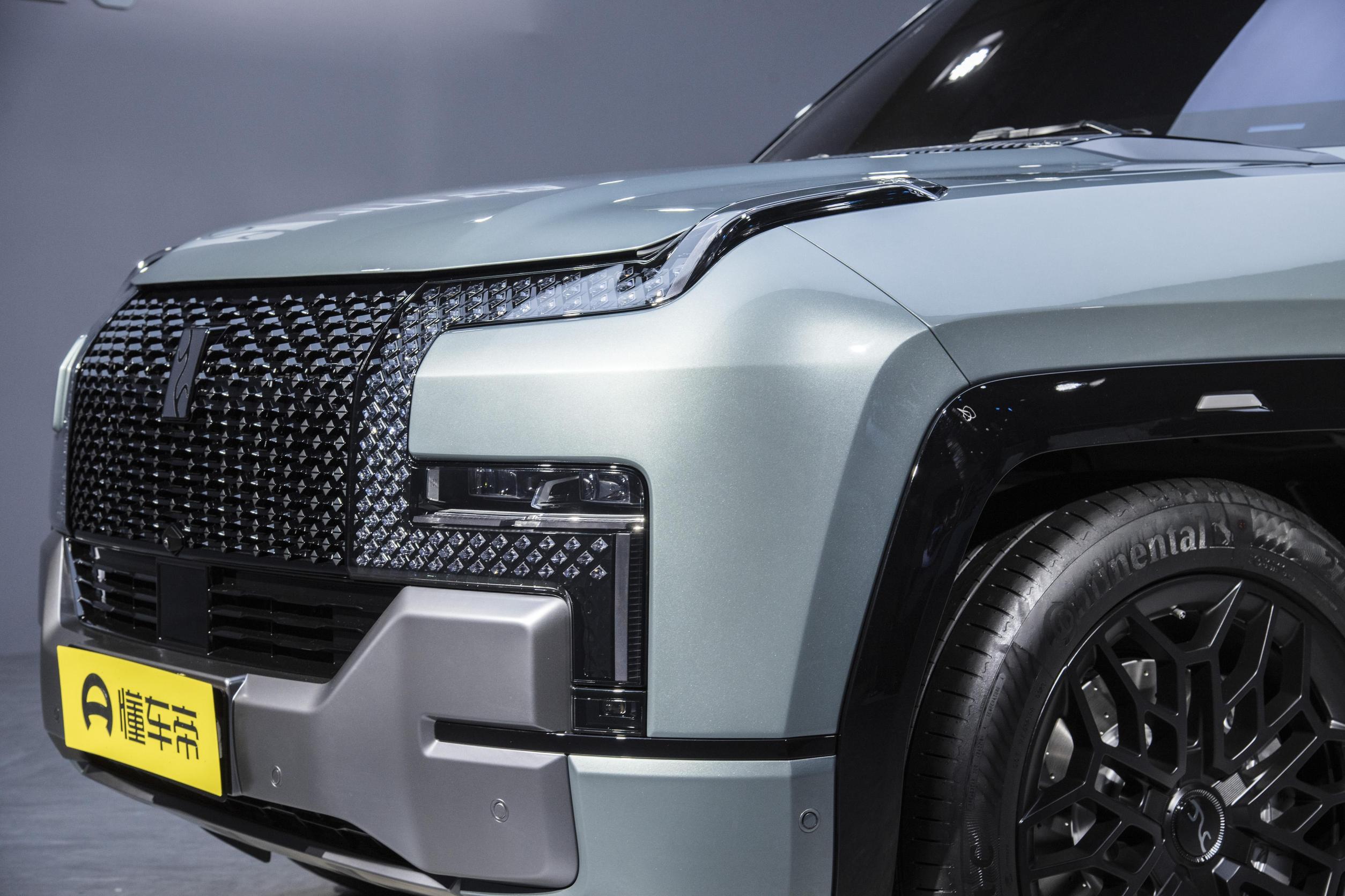 仰望U8 2023款 豪华版图片_仰望_1/65张图片_汽车外观图库_懂车帝