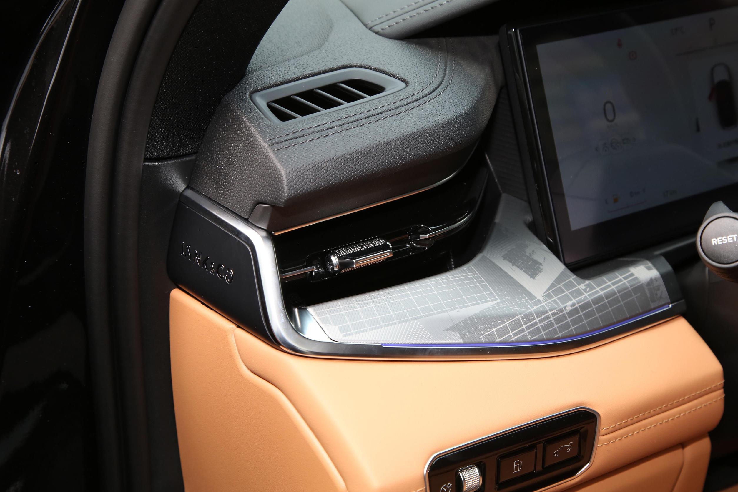 领克09 EM-P 2024款 2.0TD 六座HALO图片_领克_21/30张图片_汽车内饰图库_懂车帝