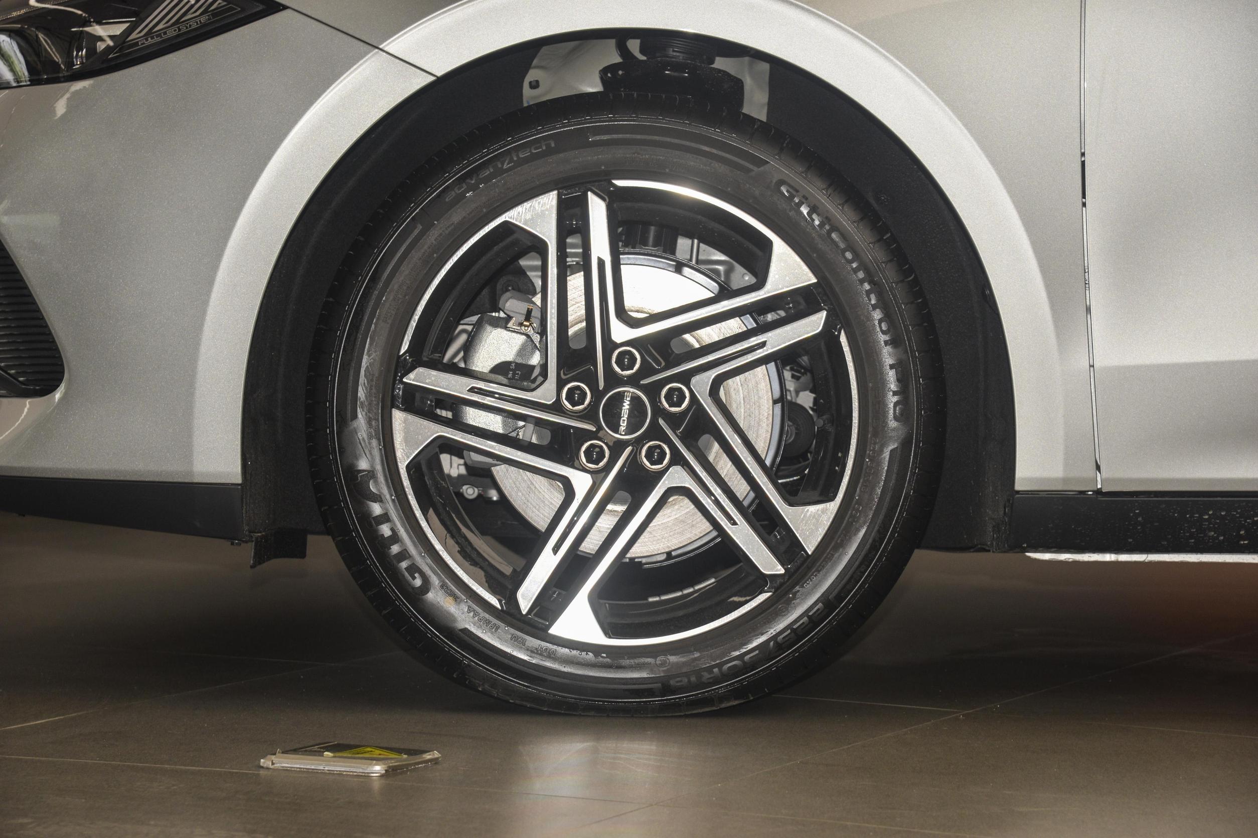 荣威D7 DMH 2023款 125卓越版图片_荣威_3/67张图片_汽车外观图库_懂车帝