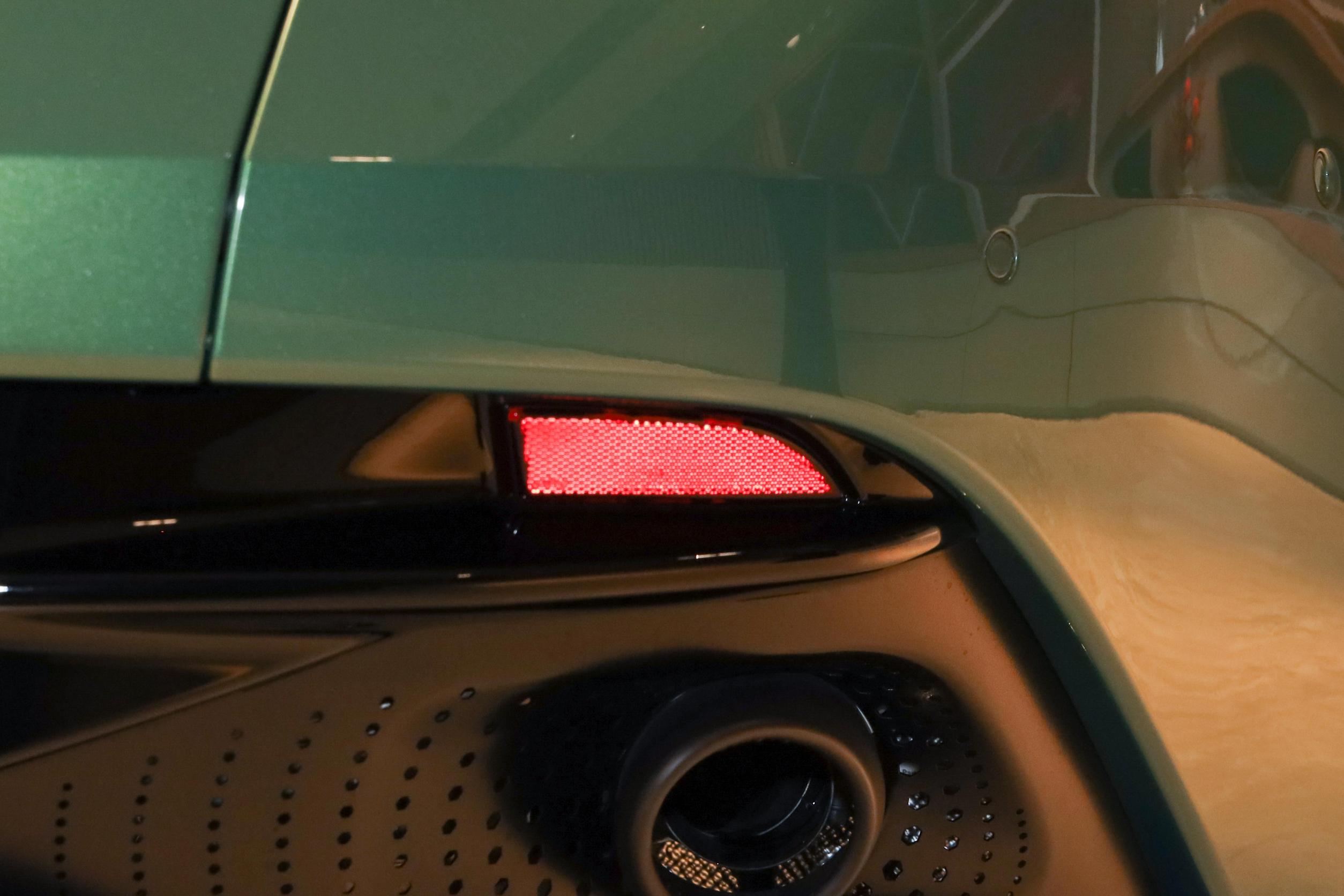 阿斯顿·马丁DB12 2024款 4.0T V8图片_阿斯顿·马丁_33/54张图片_汽车外观图库_懂车帝