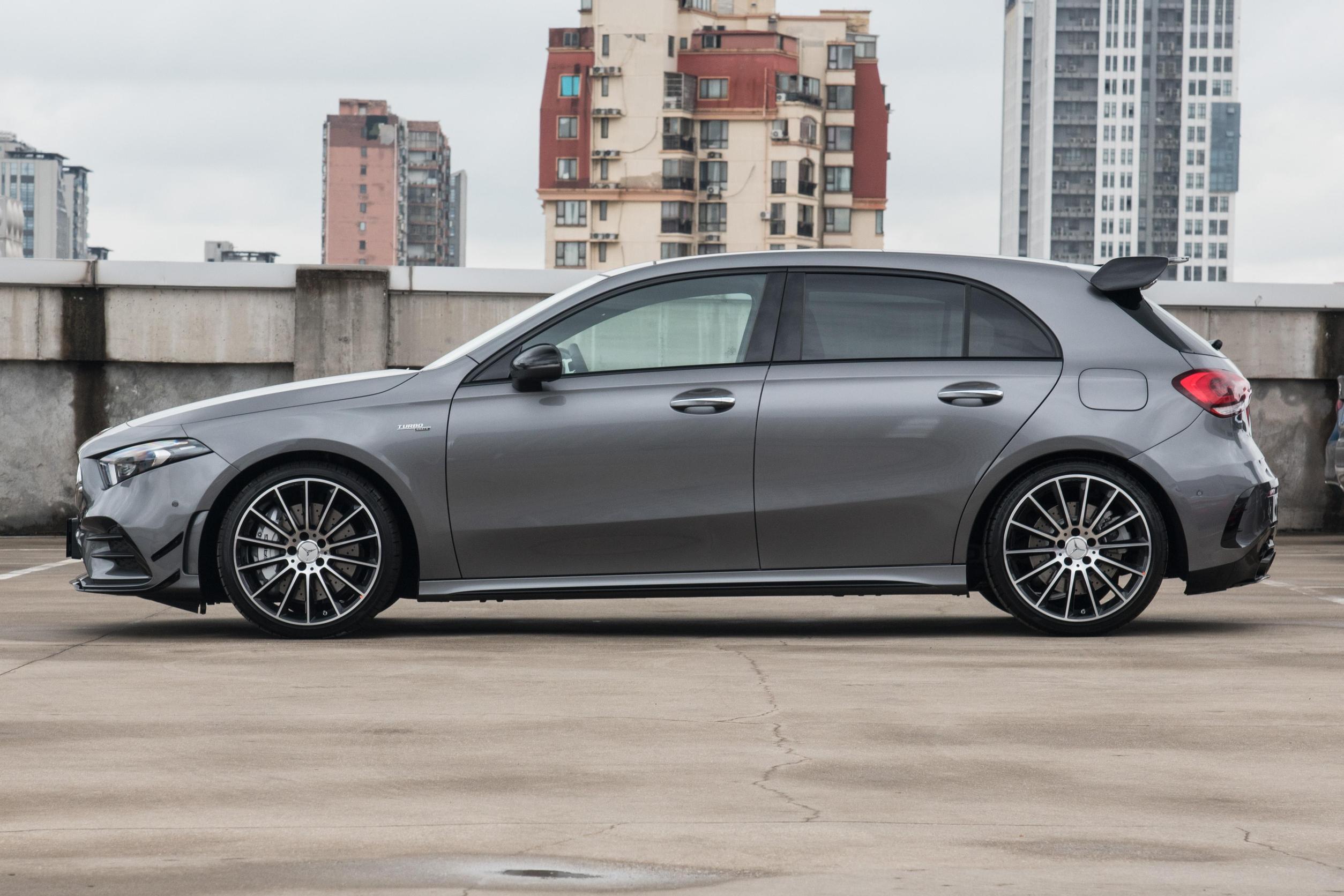 奔驰A级AMG(进口) 2023款 AMG A 35 4MATIC图片_奔驰_32/165张图片_汽车外观图库_懂车帝