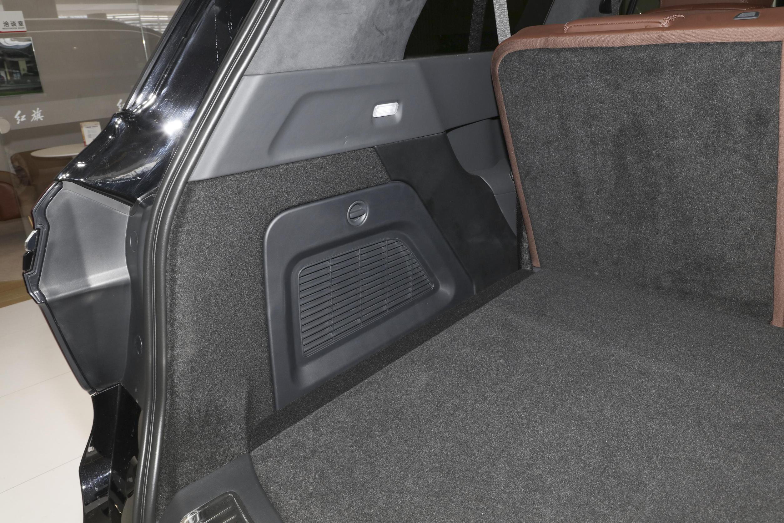 红旗LS7 2022款 4.0T 6座典雅旗航版图片_红旗_35/62张图片_汽车空间图库_懂车帝