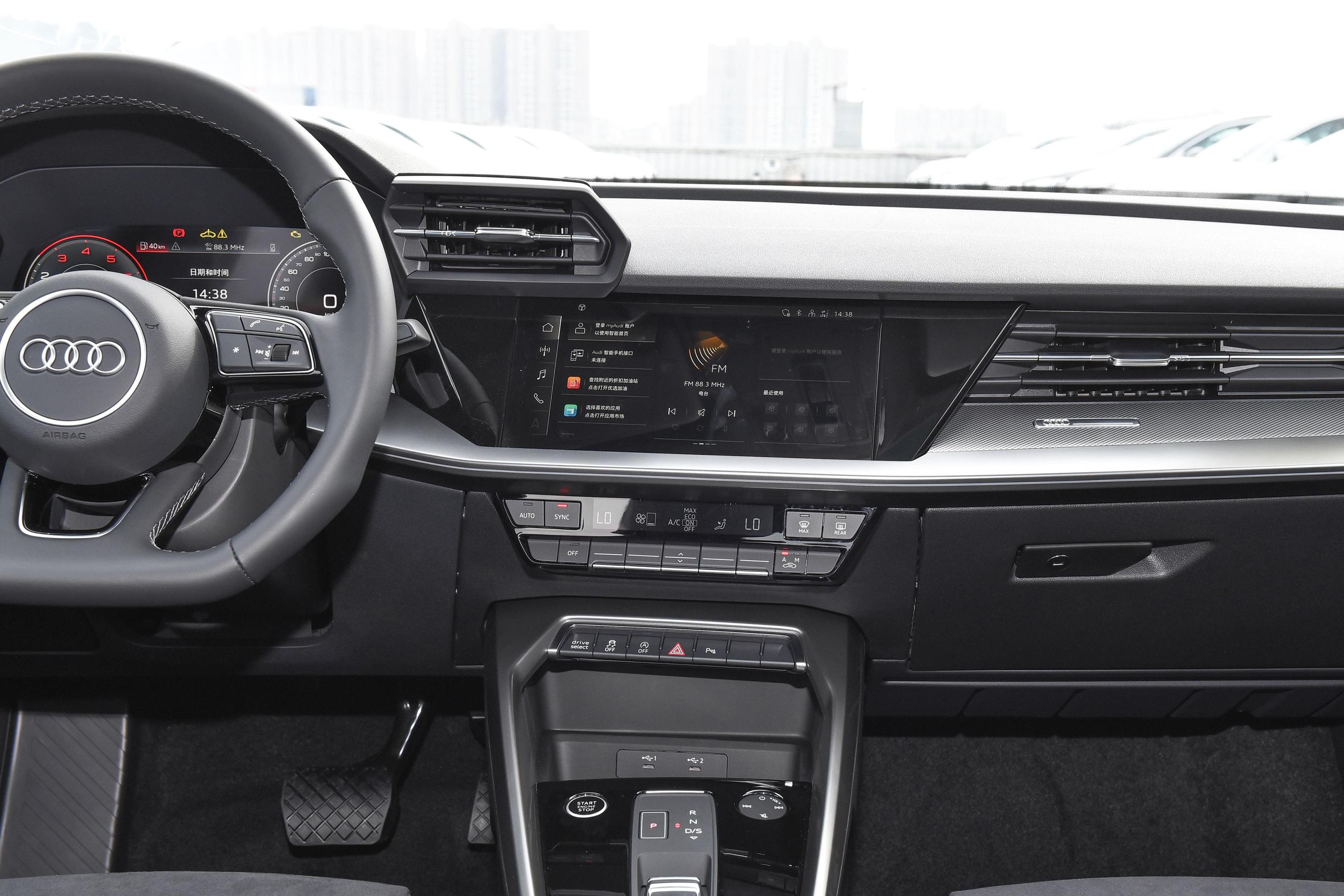 奥迪A3 2024款 A3L Limousine 35 TFSI 豪华运动型图片_奥迪_1/50张图片_汽车内饰图库_懂车帝
