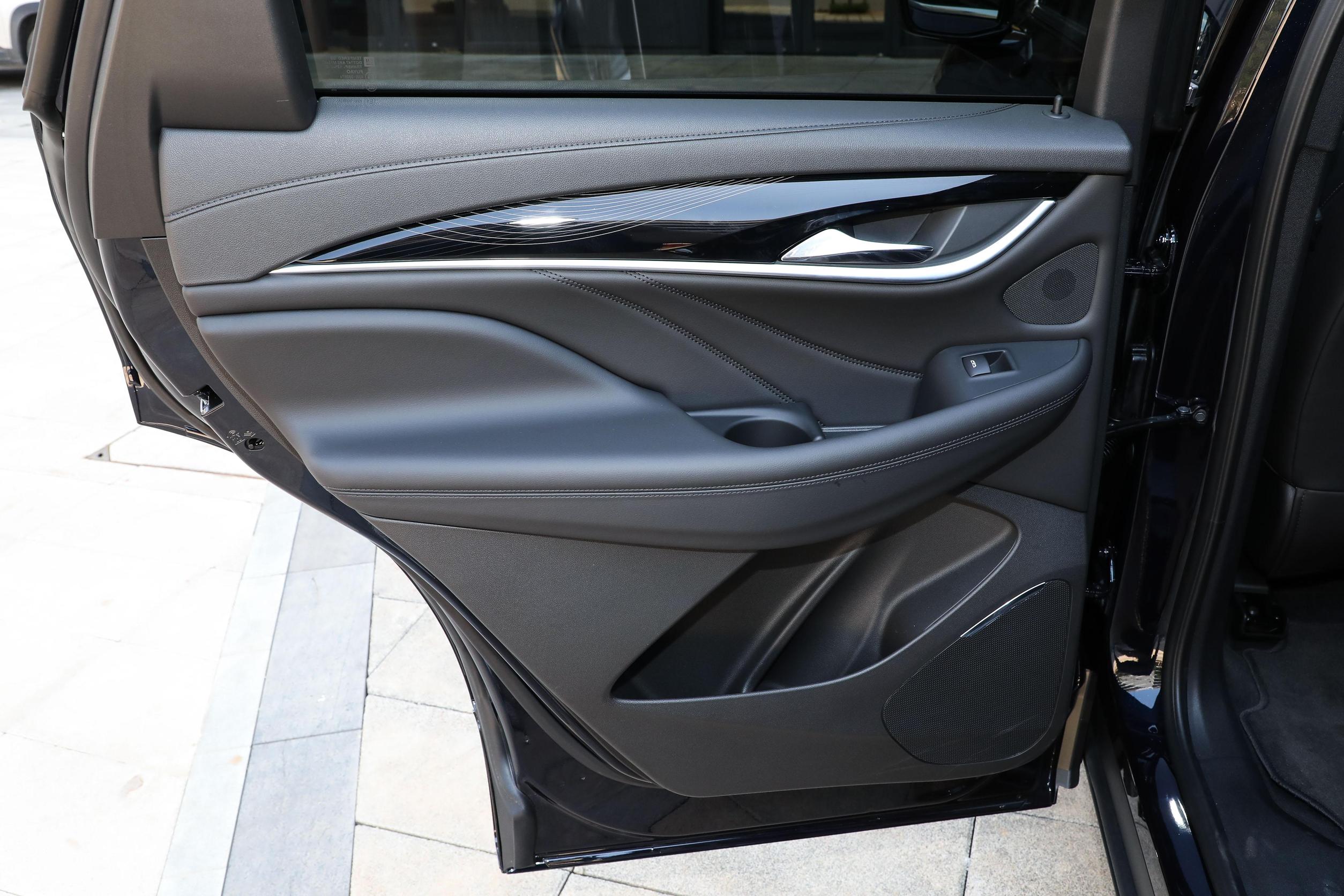 昂科旗 2022款 652T 四驱尊享旗舰型 六座图片_别克_12/79张图片_汽车空间图库_懂车帝