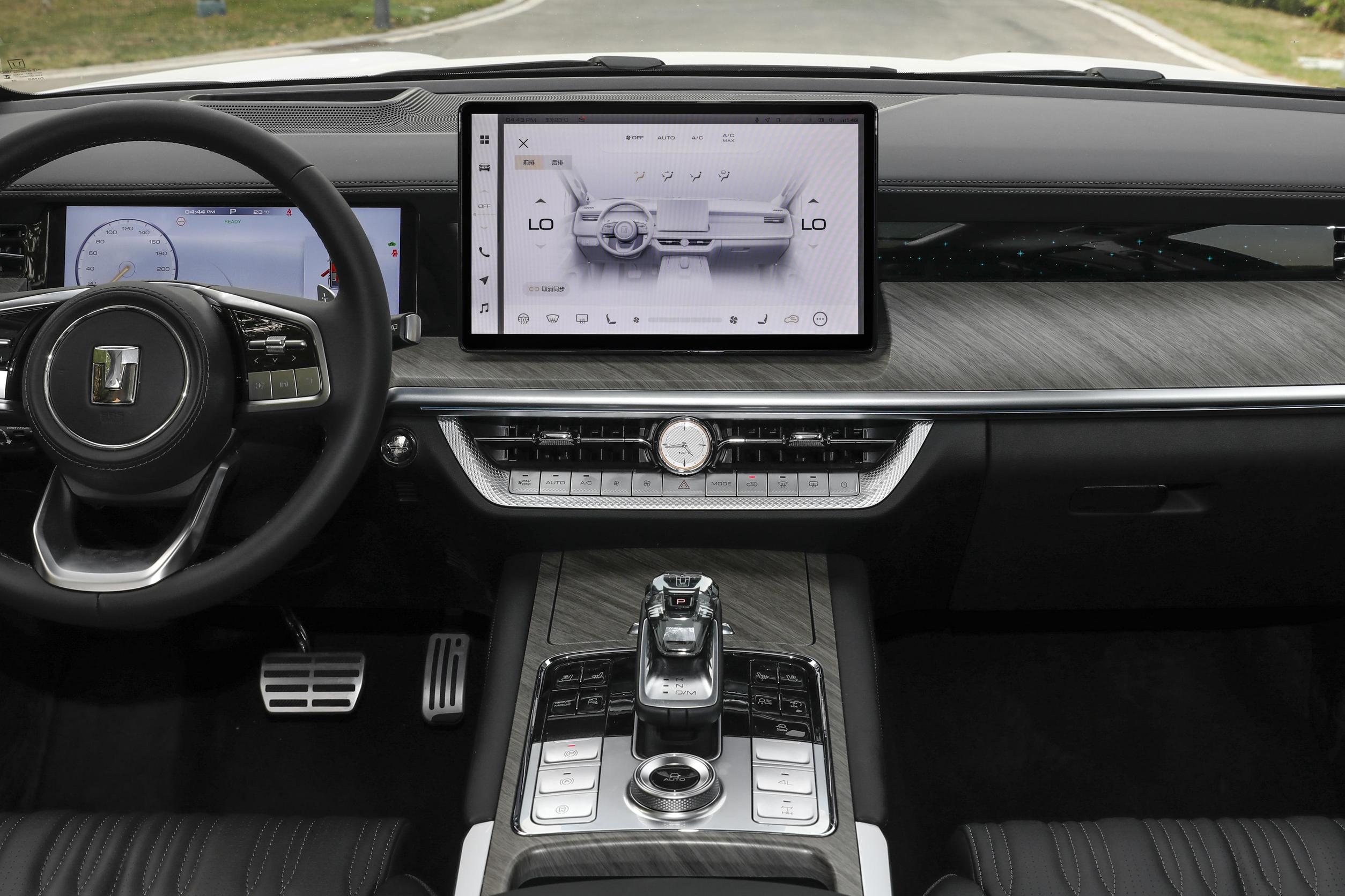 坦克500 Hi4-T 2023款 2.0T Hi4-T图片_坦克_1/102张图片_汽车内饰图库_懂车帝