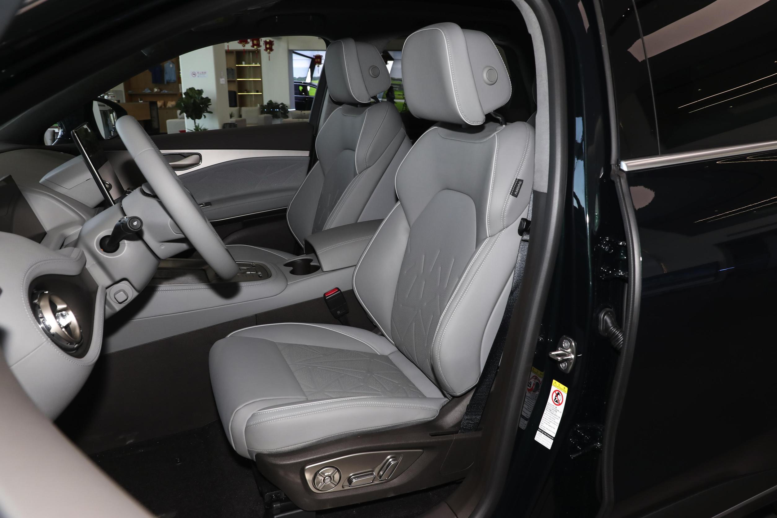 腾势N8 DM-p 2023款 四驱超混旗舰六座版图片_腾势_2/152张图片_汽车空间图库_懂车帝