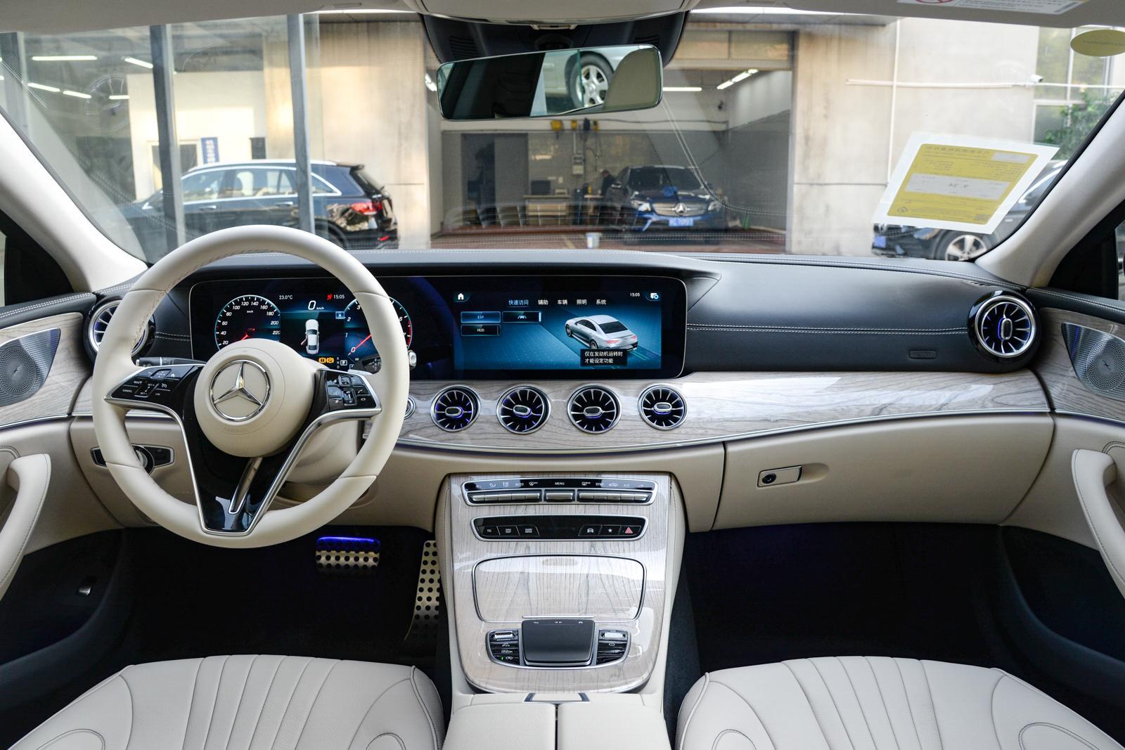 奔驰CLS 2023款 CLS 300 豪华型图片_奔驰_11/59张图片_汽车内饰图库_懂车帝