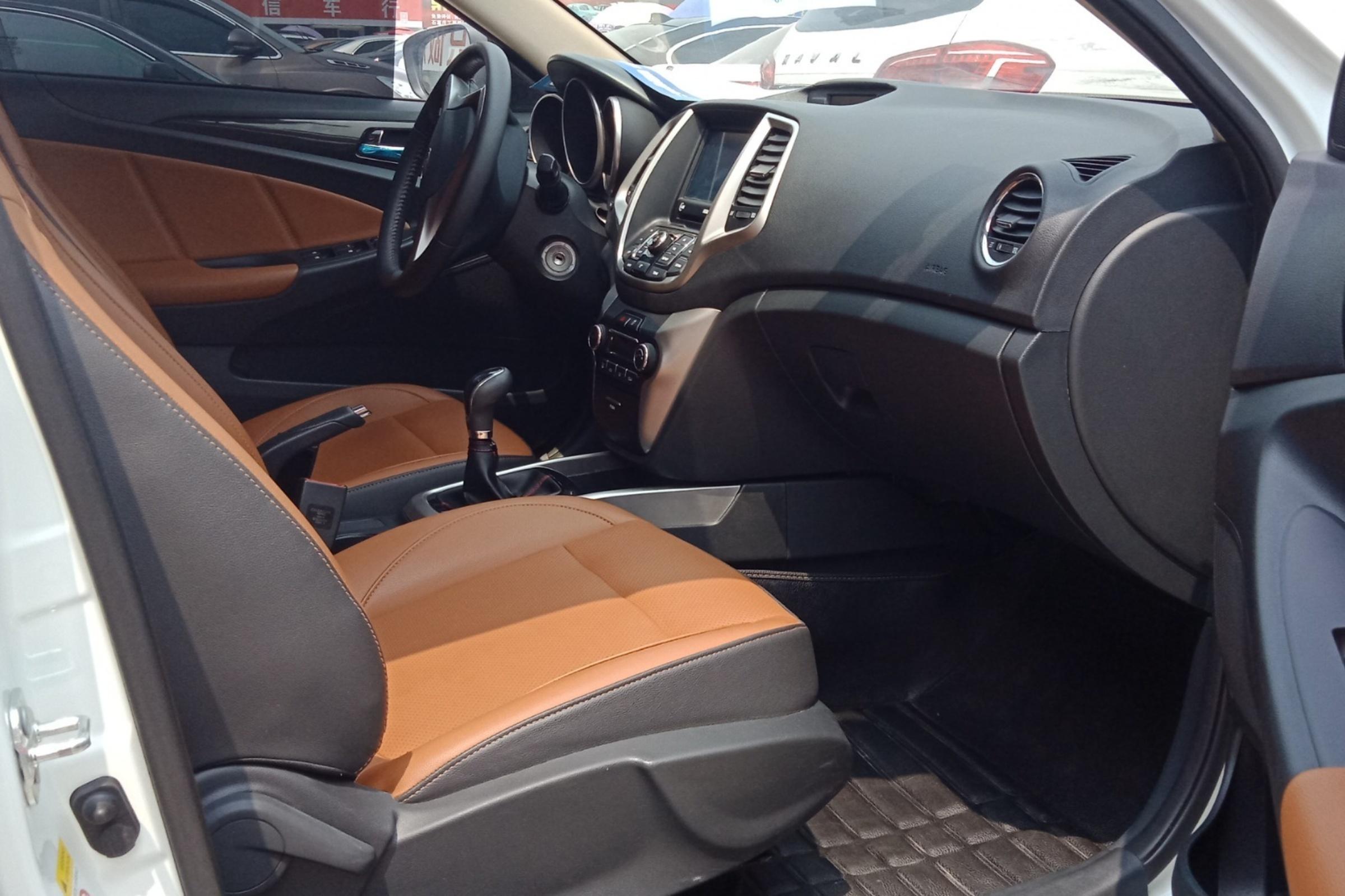 逸动XT 2016款 1.6L 手动汽车之家定制版 国V图片_长安_6/8张图片_汽车内饰图库_懂车帝