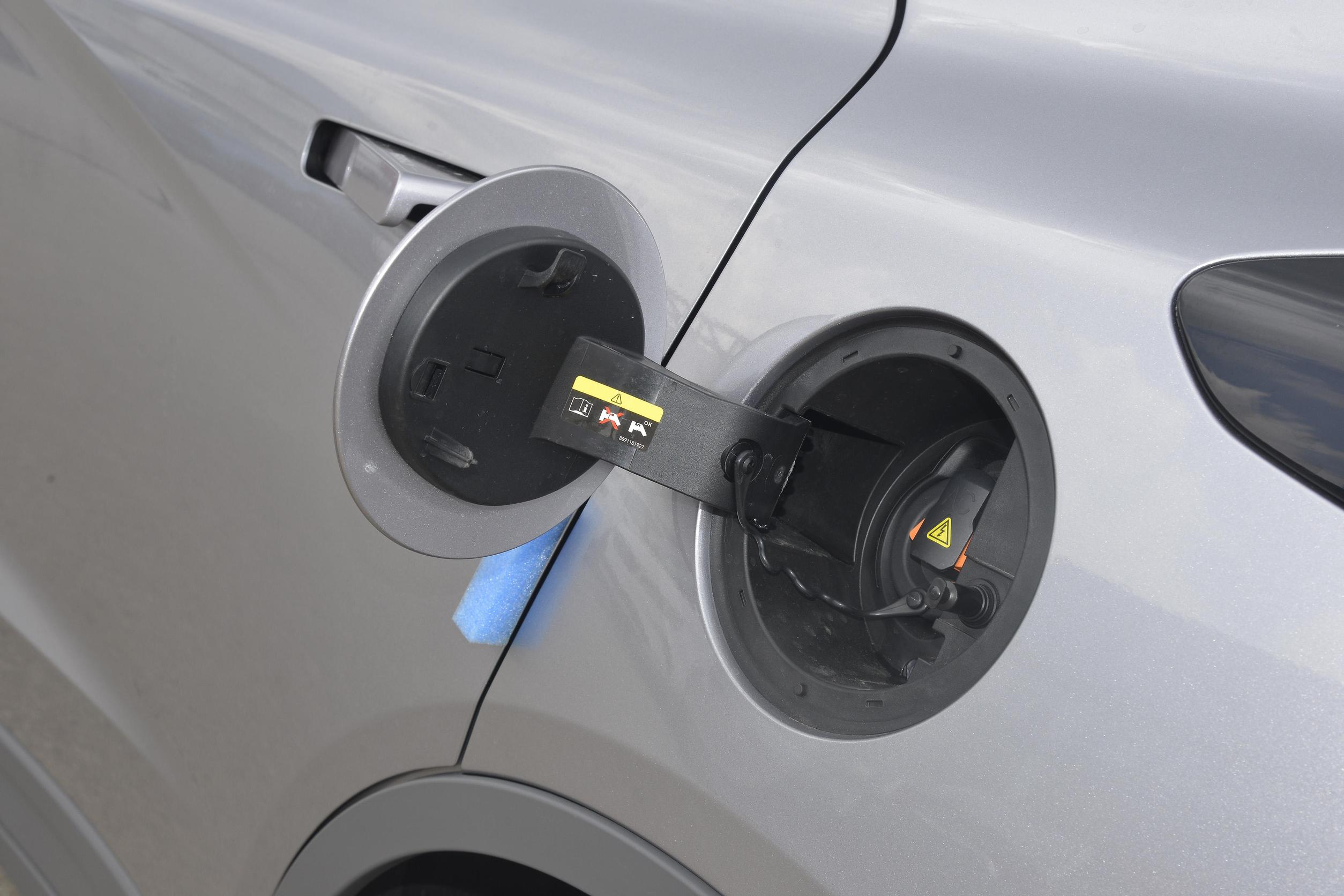 吉利几何C 2022款 550KM 西柚Pro图片_吉利几何_36/83张图片_汽车外观图库_懂车帝