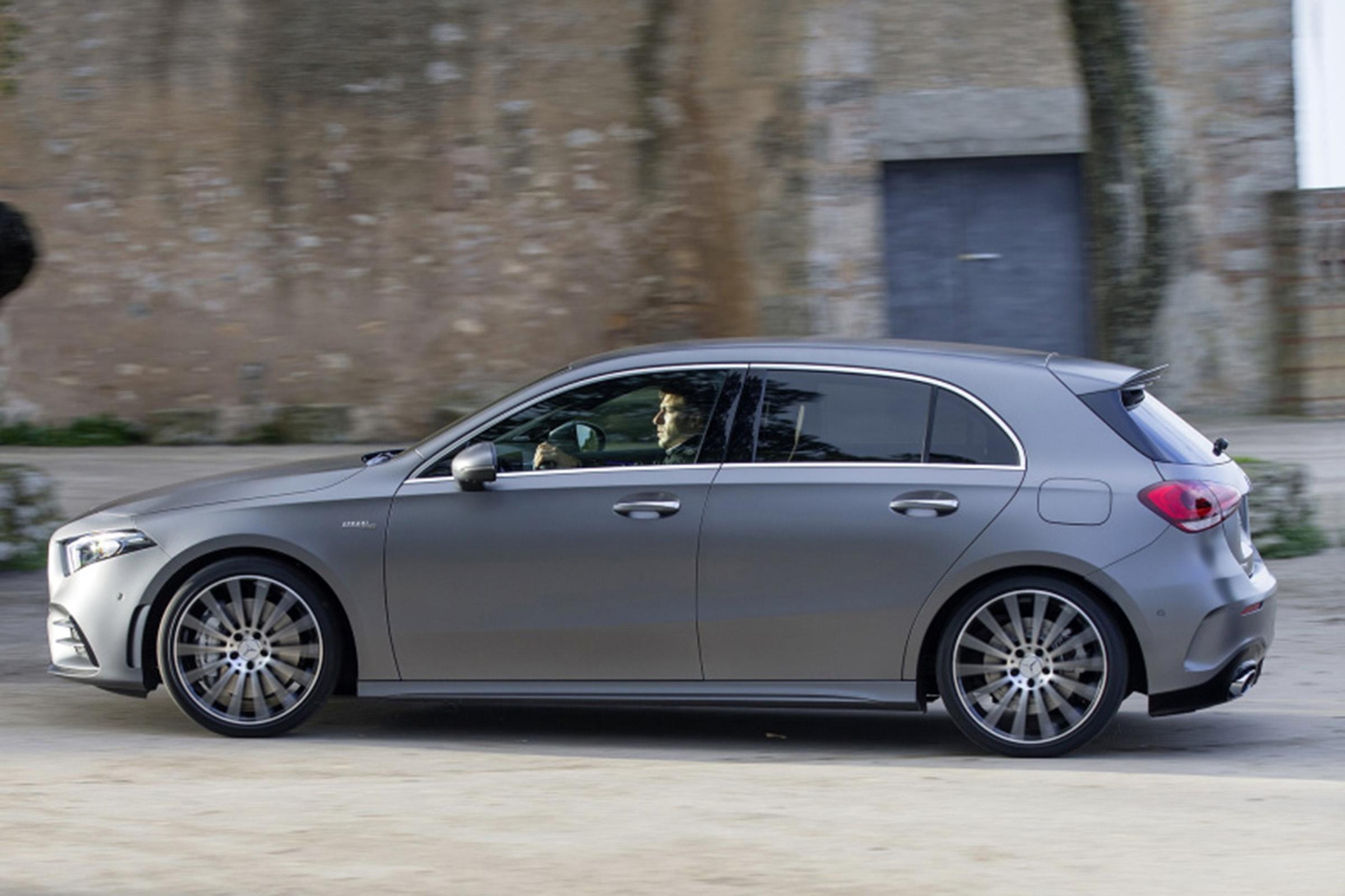 奔驰A级AMG(进口) 2020款 AMG A 35 4MATIC图片_奔驰_2/93张图片_汽车外观图库_懂车帝