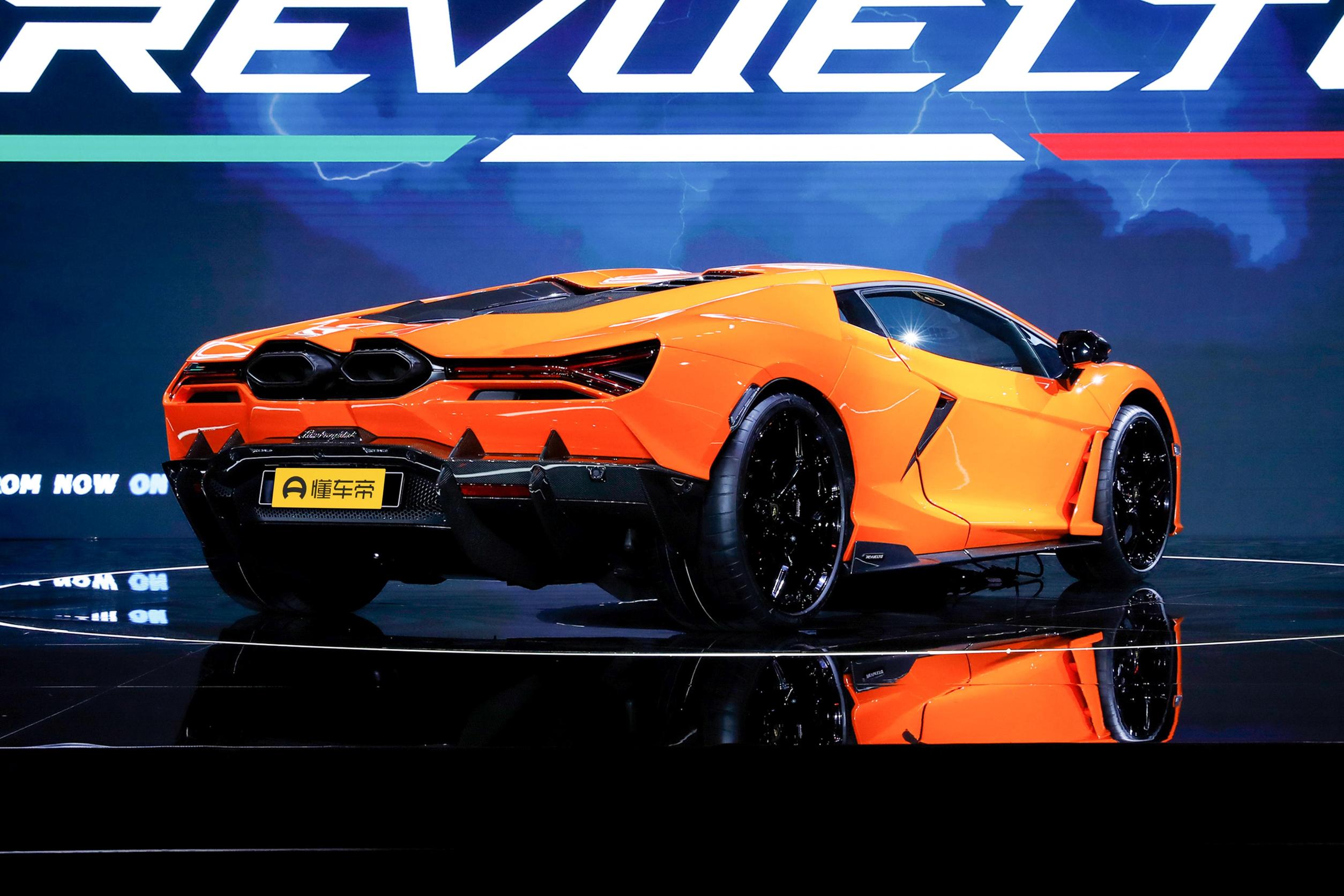 Revuelto壁纸_Revuelto_Revuelto外观图片_4/70张图片_Revuelto/整车外观图片_懂车帝
