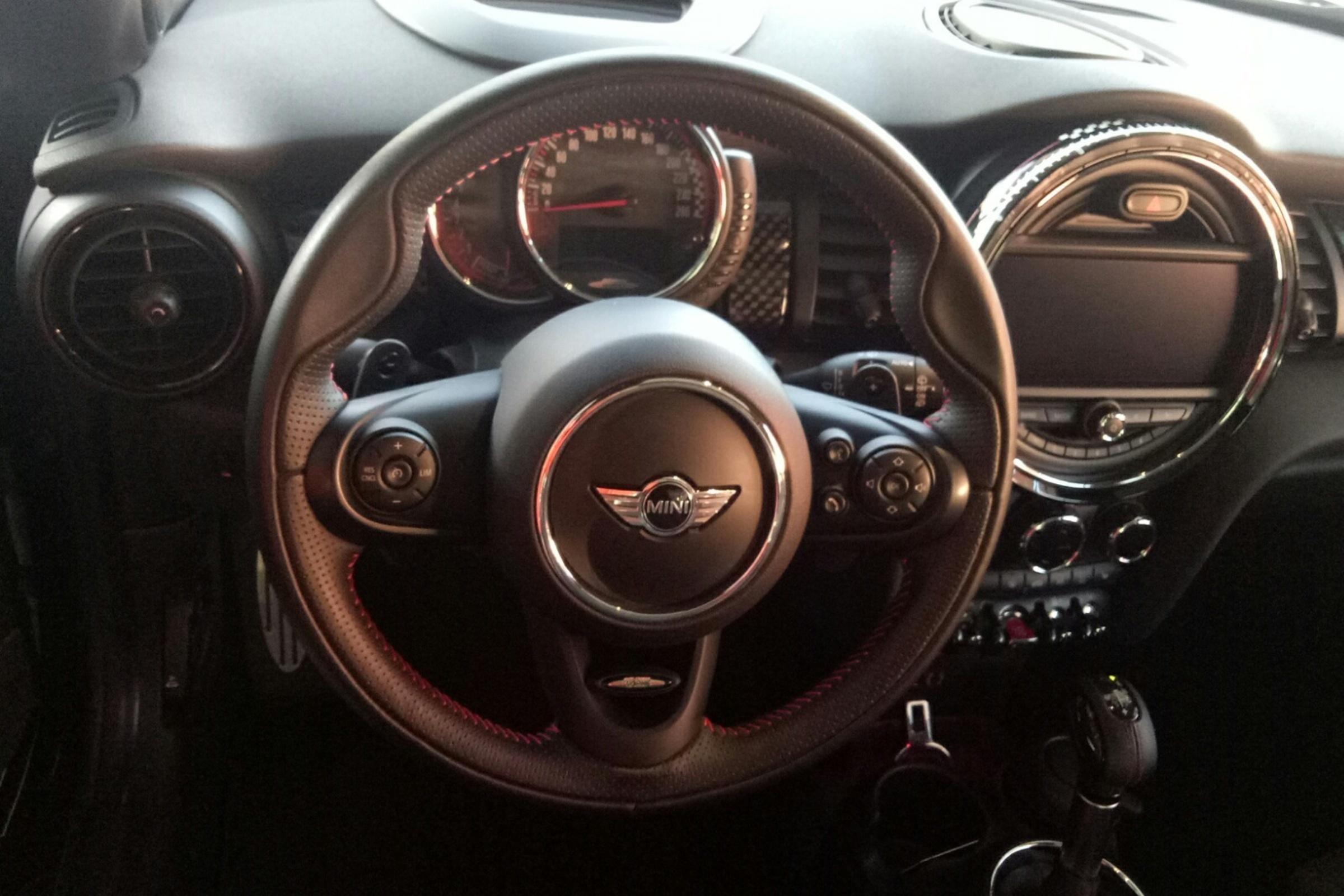 MINI JCW 2017款 2.0T JOHN COOPER WORKS 先锋派图片_MINI_5/8张图片_汽车内饰图库_懂车帝