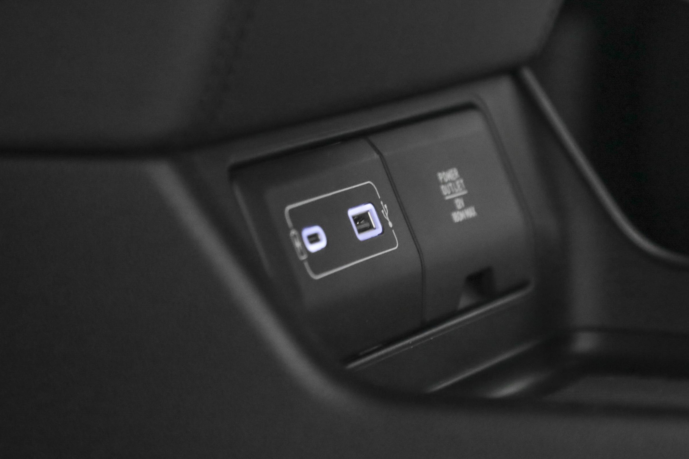 小鹏P7 2023款 P7i 610 Max 性能版图片_小鹏汽车_3/55张图片_汽车空间图库_懂车帝