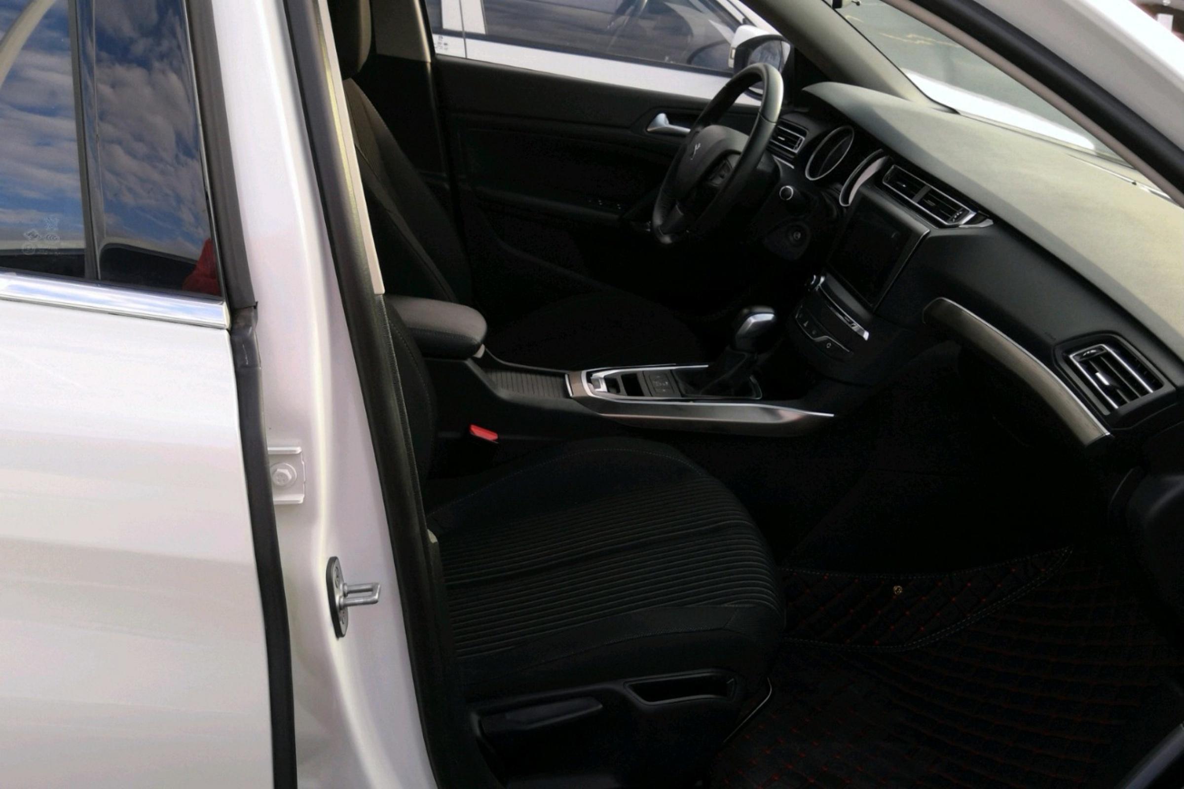 标致408 2015款 1.2T 自动荣耀版图片_标致_2/8张图片_汽车内饰图库_懂车帝