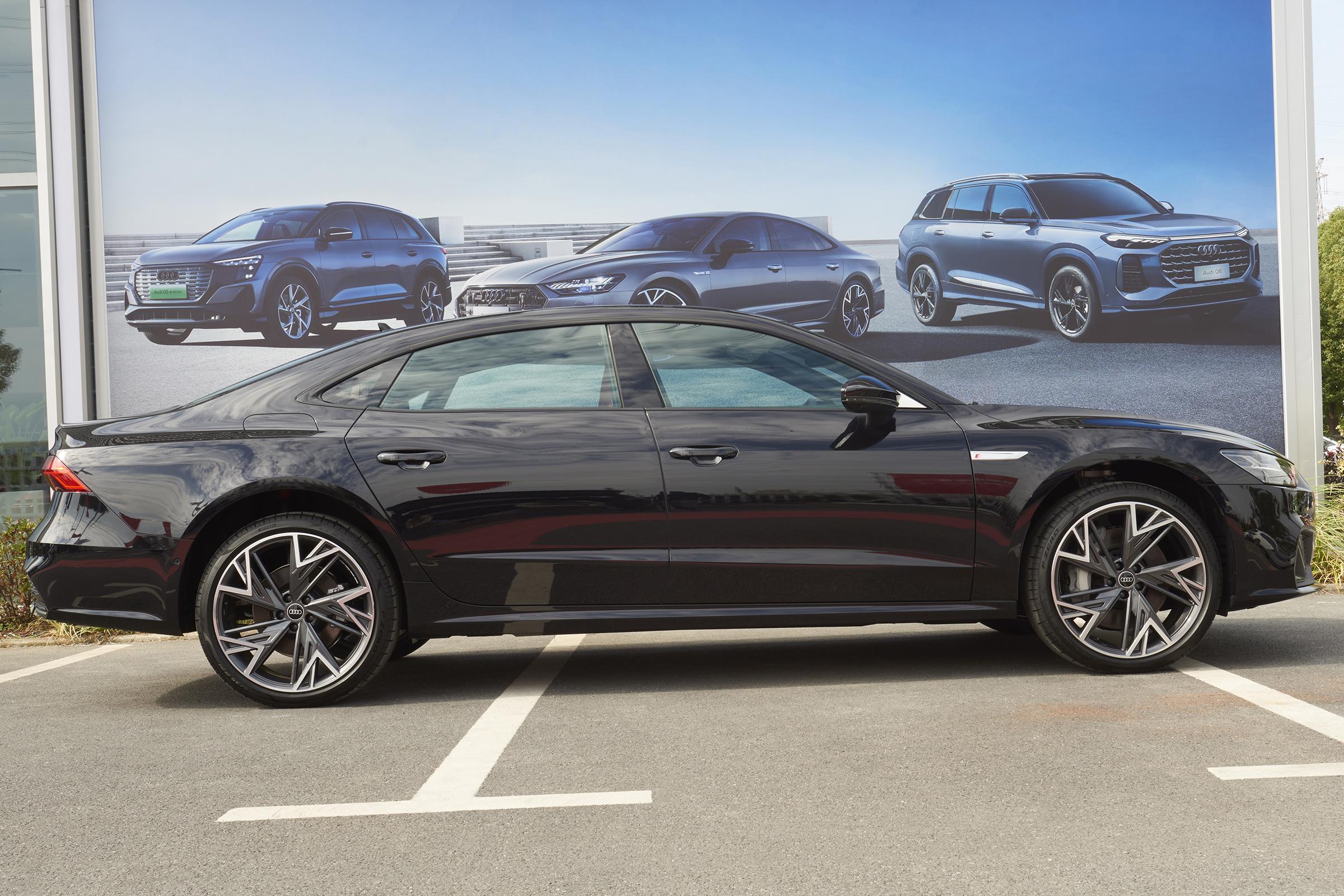 奥迪A7L 2024款 55 TFSI quattro S-line 黑武士版图片_奥迪_7/59张图片_汽车外观图库_懂车帝