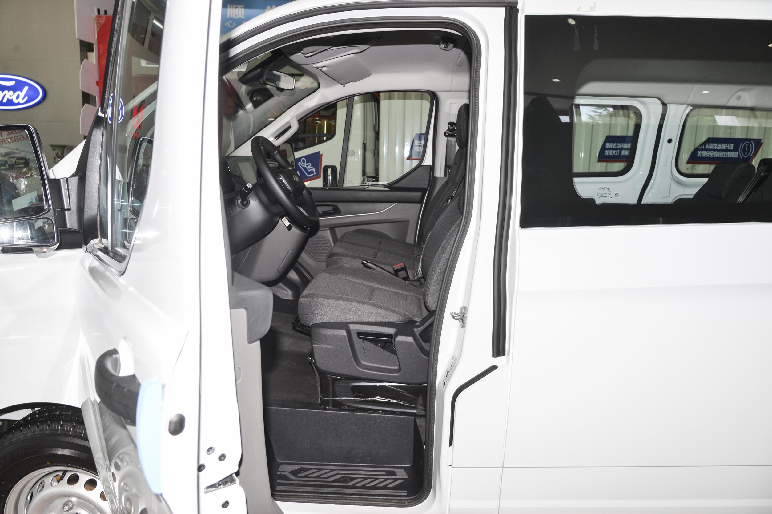 全顺 2023款 V362 2.0T柴油手动多功能商用车中轴低顶5/6座国VI图片_福特_1/56张图片_汽车空间图库_懂车帝