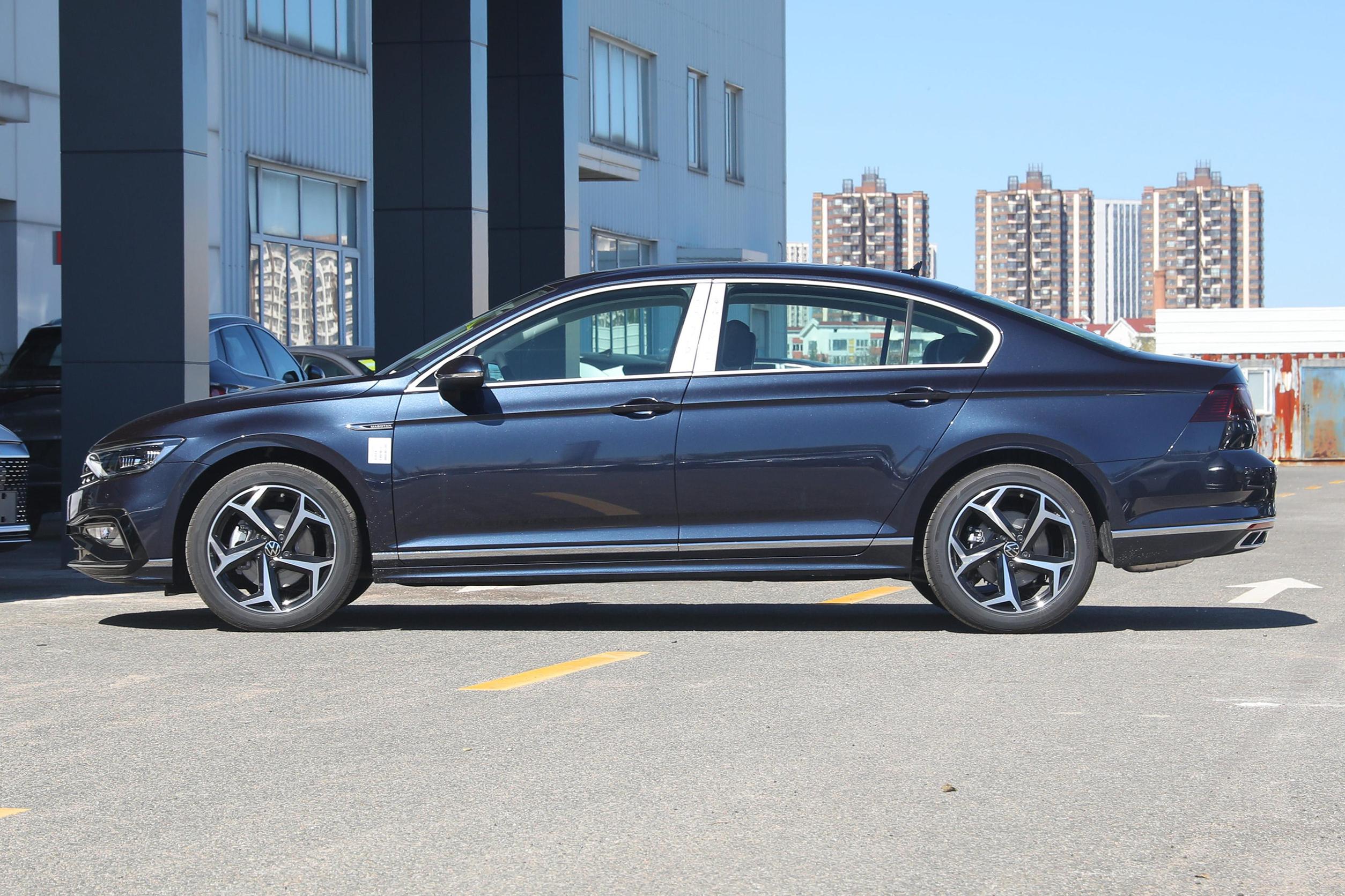 迈腾 2023款 200万辆纪念版 330TSI DSG豪华型图片_大众_11/88张图片_汽车外观图库_懂车帝