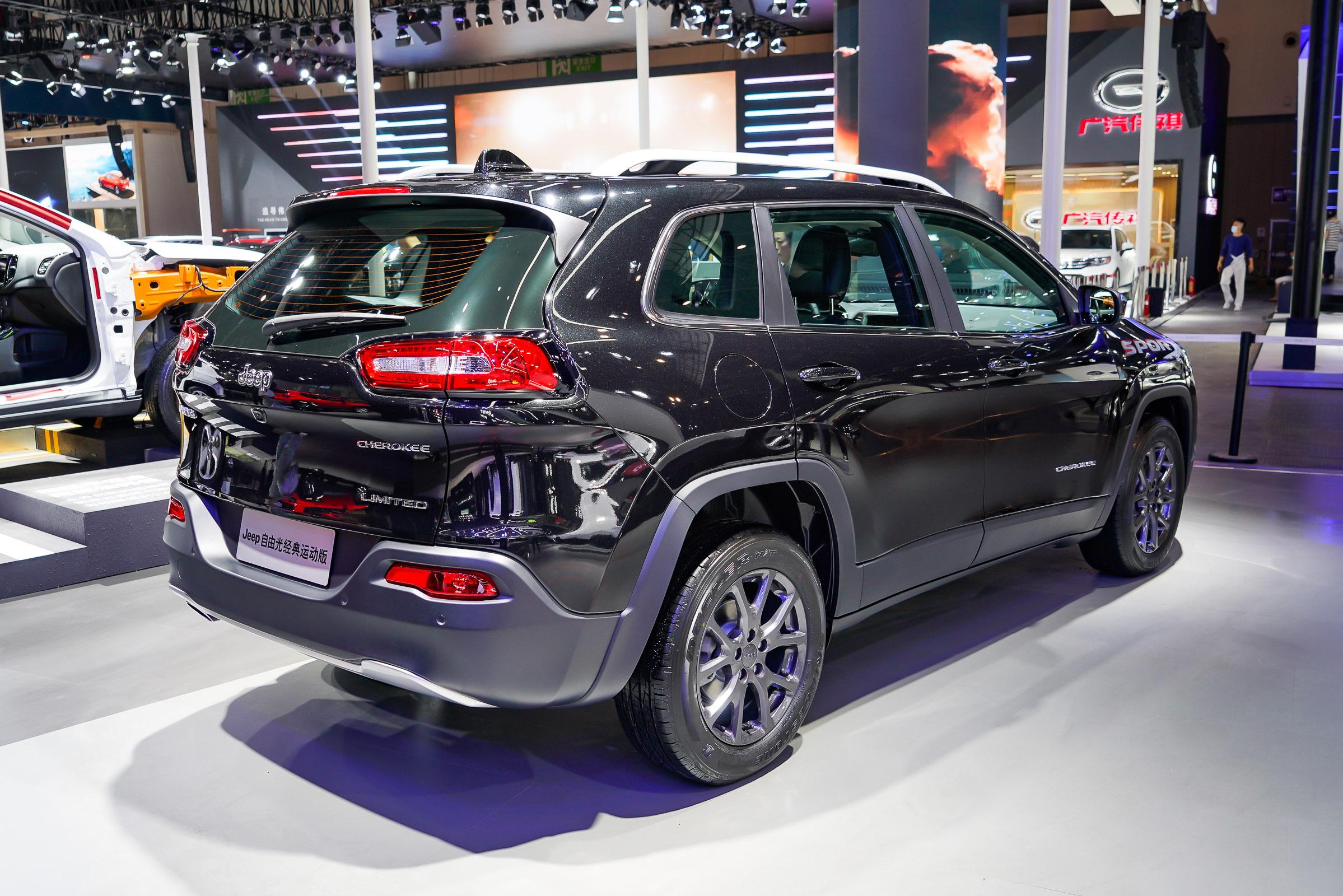 自由光 2020款 2.0L 两驱经典运动版图片_Jeep_22/34张图片_汽车车展图库_懂车帝