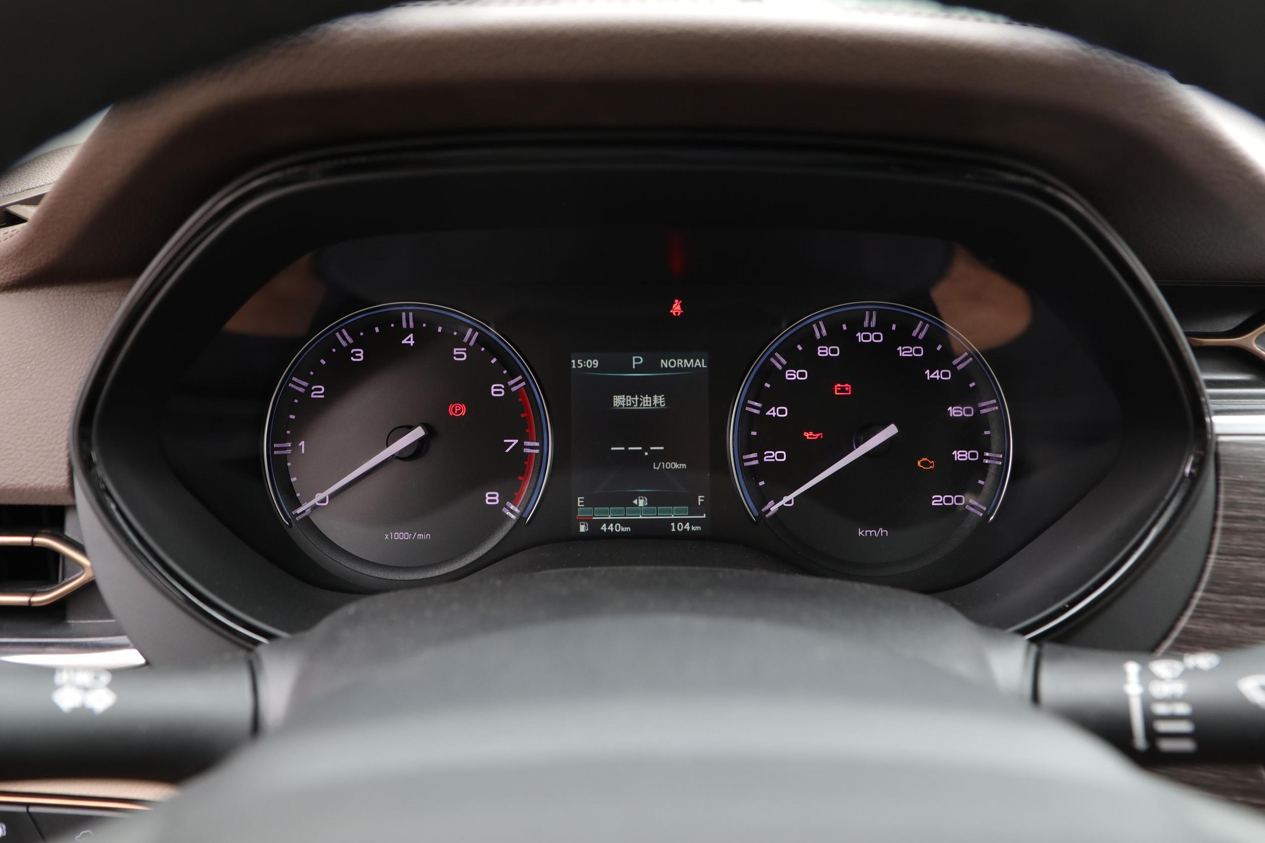 帕拉丁 2023款 2.0T 四驱尊享版图片_东风风度_9/34张图片_汽车内饰图库_懂车帝