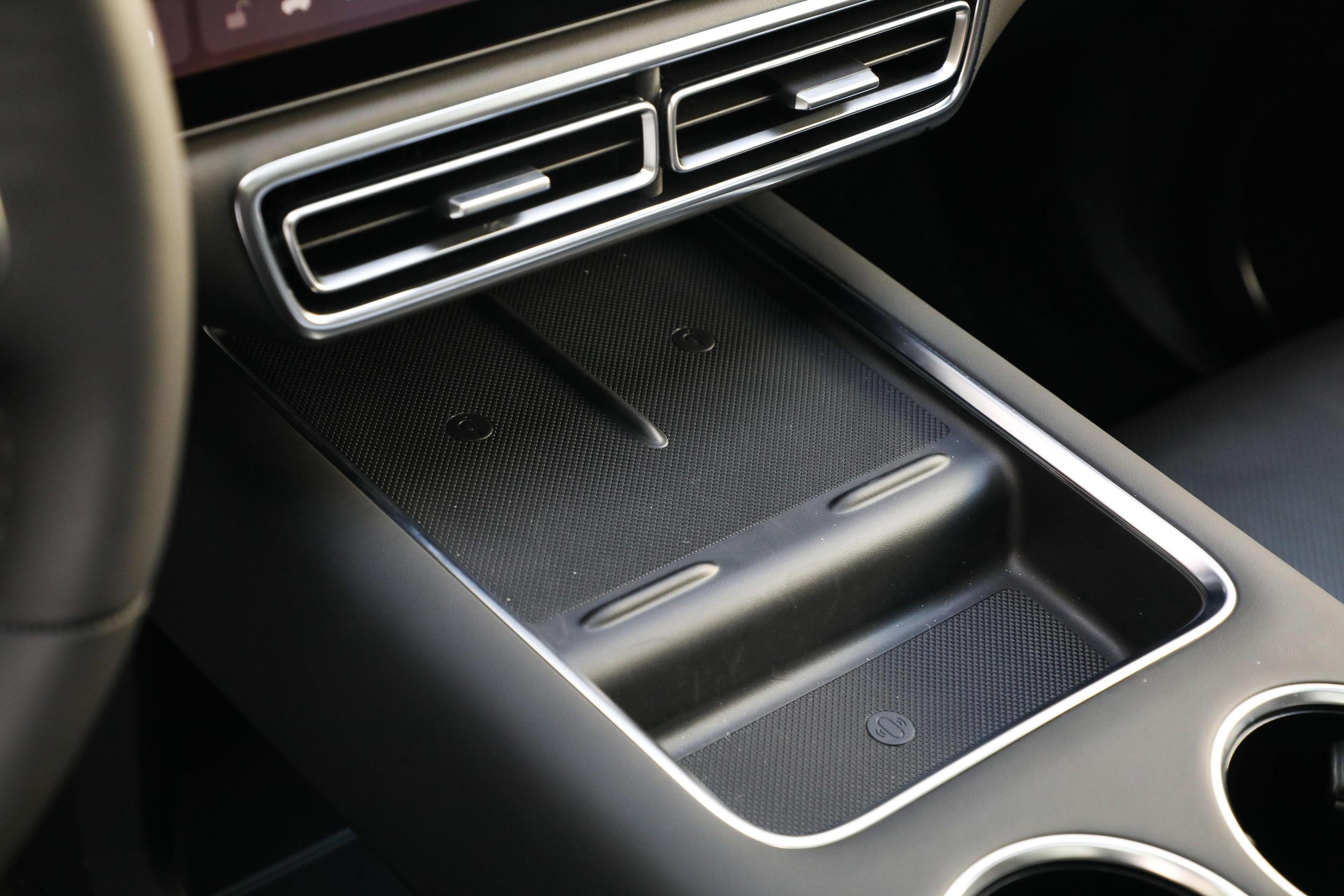 理想L8 2023款 Max版图片_理想汽车_1/69张图片_汽车内饰图库_懂车帝