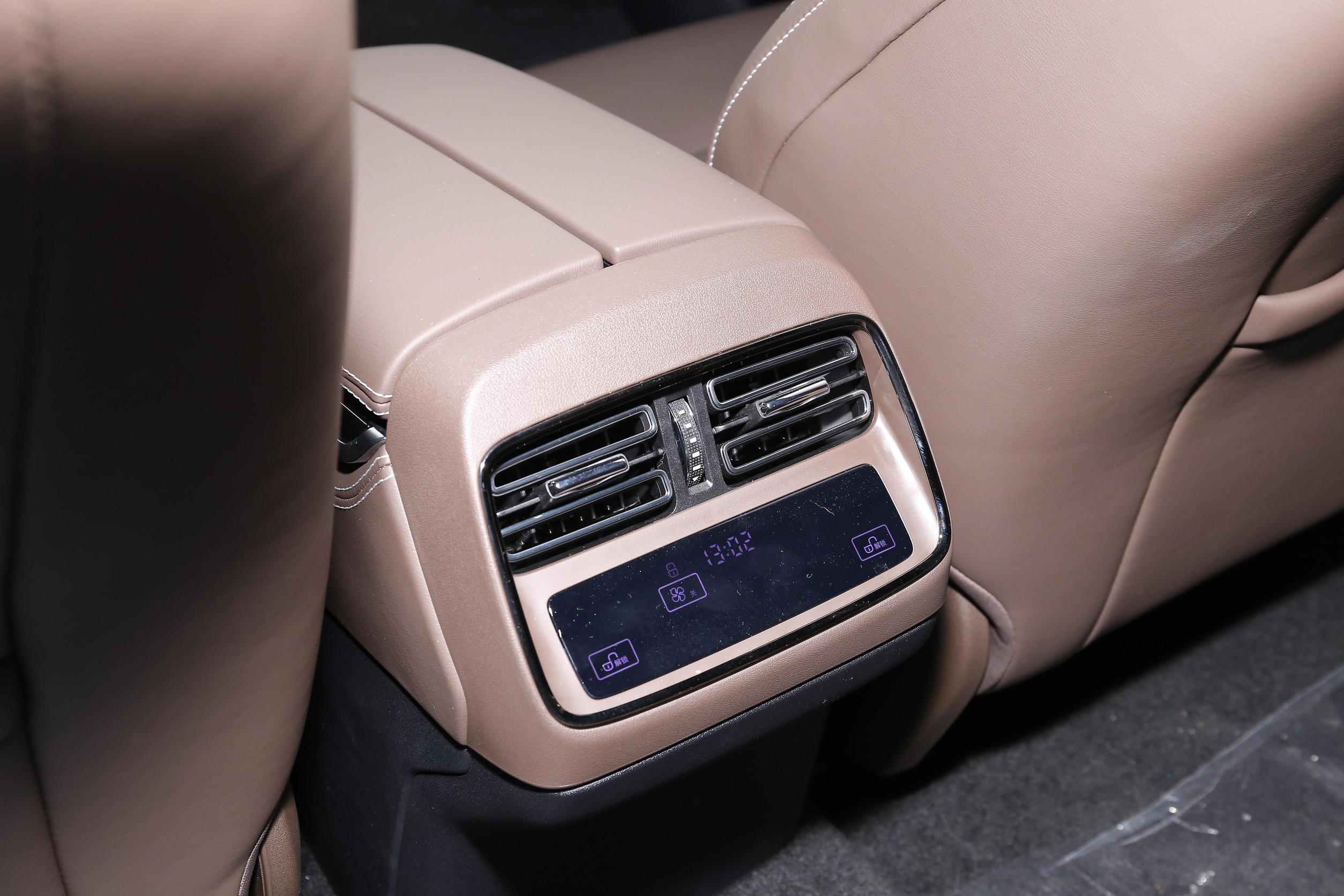 比亚迪e9 2022款 商务版图片_比亚迪_3/42张图片_汽车空间图库_懂车帝