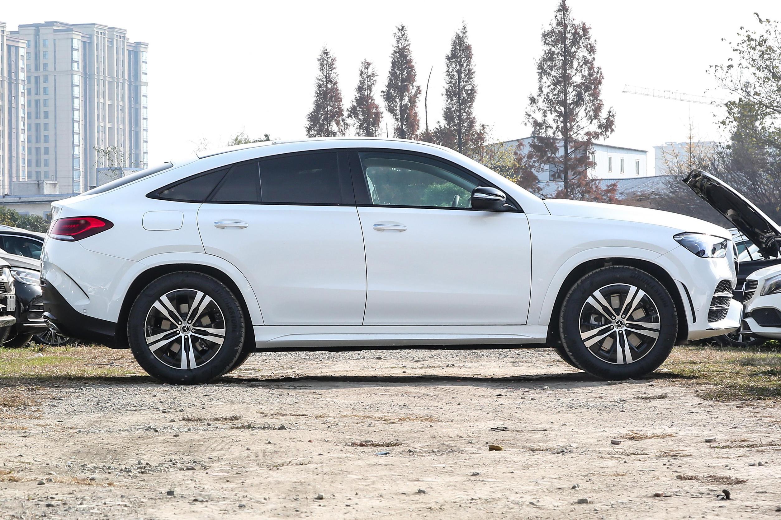 奔驰GLE轿跑 PHEV 2023款 GLE 350e 4MATIC 轿跑SUV图片_奔驰_5/50张图片_汽车外观图库_懂车帝