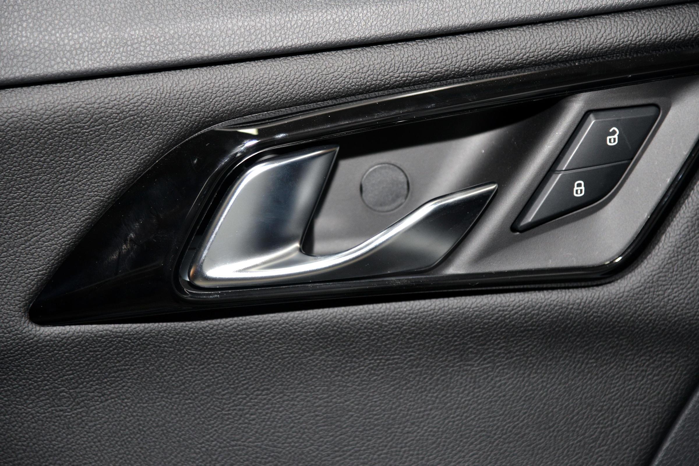 森雅R7 2017款 智能网联版 1.5T 手动智擎型图片_一汽_34/38张图片_汽车空间图库_懂车帝