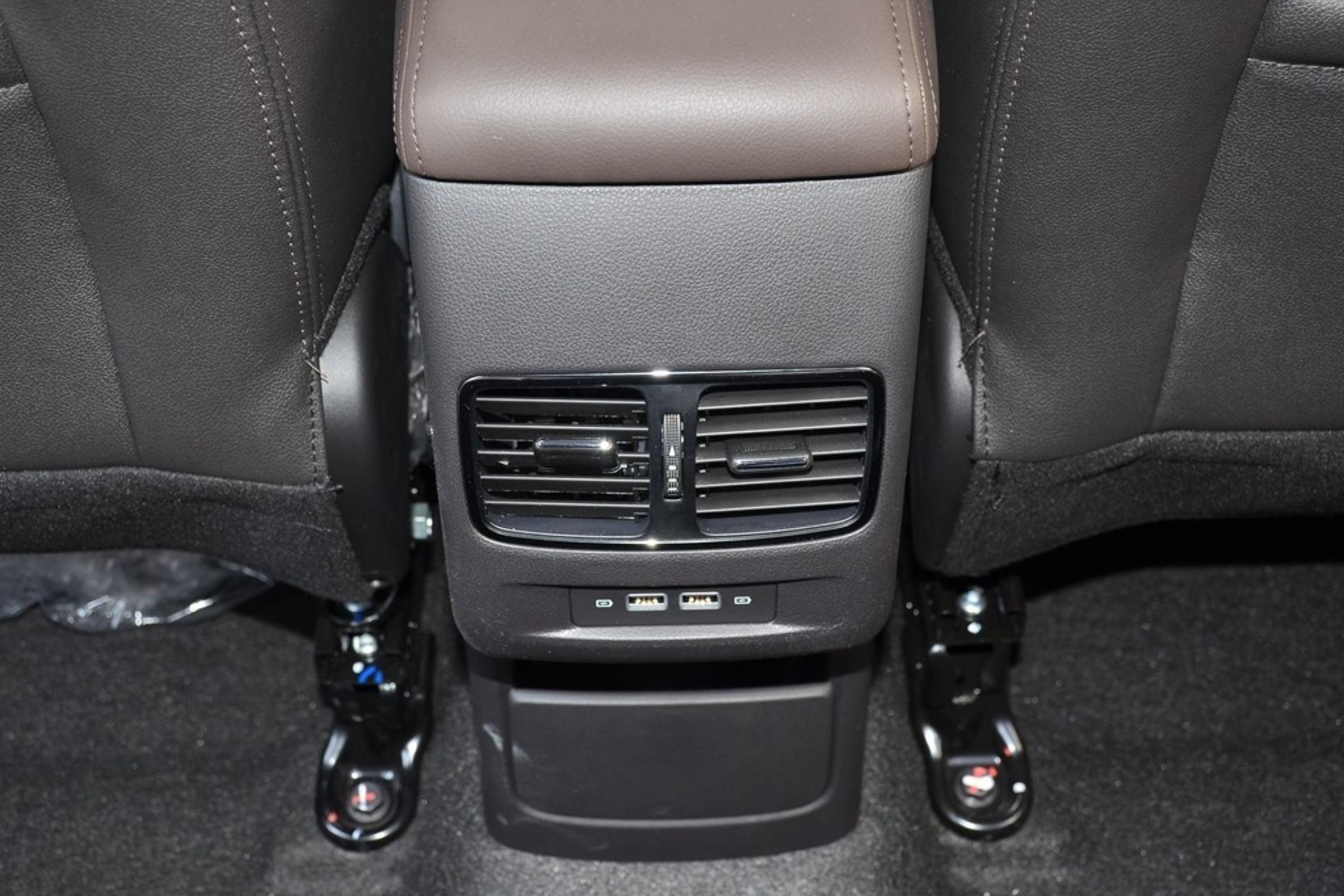 传祺GS4 2017款 200T G-DCT两驱精英版图片_广汽传祺_13/61张图片_汽车空间图库_懂车帝