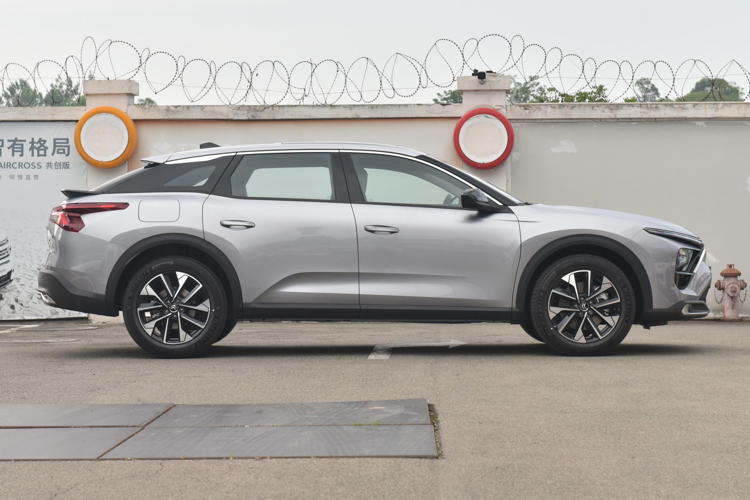 凡尔赛C5 X 2023款 1.6T 享不凡图片_雪铁龙_3/78张图片_汽车外观图库_懂车帝