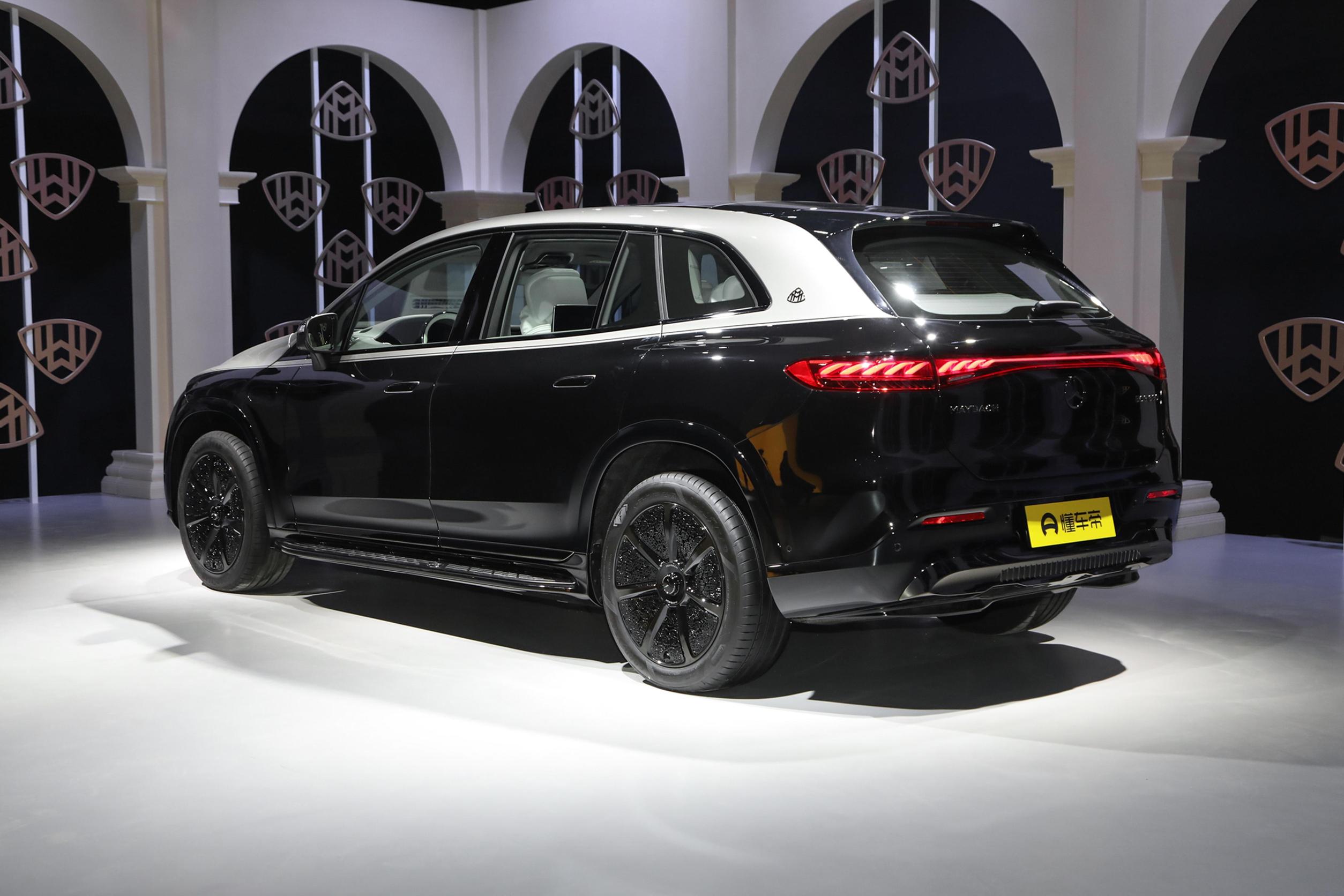 迈巴赫EQS SUV 2024款 EQS 680 礼尚版图片_奔驰_16/60张图片_汽车外观图库_懂车帝