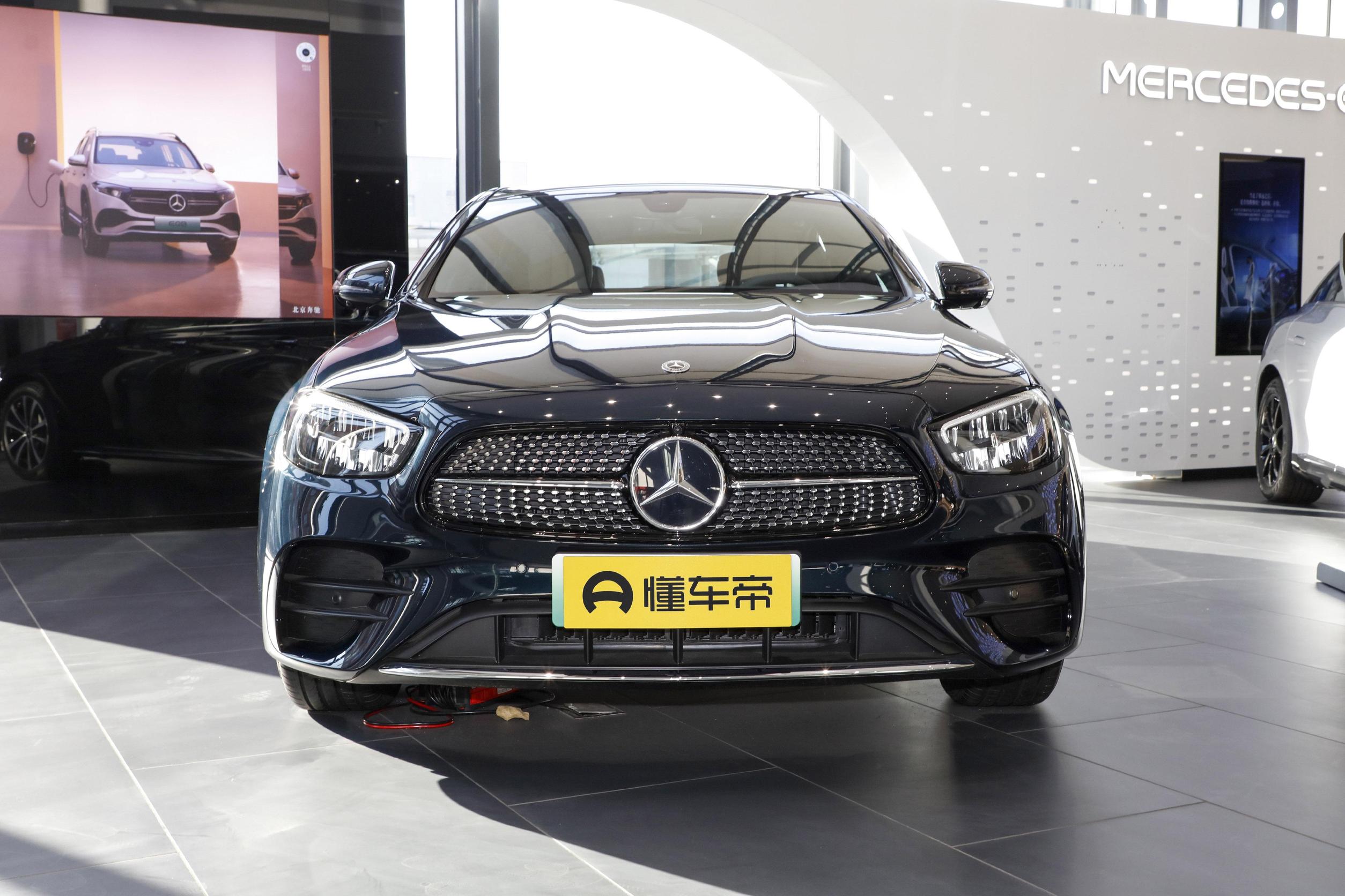 奔驰E级PHEV 2023款 E 350 e L 运动轿车图片_奔驰_130/143张图片_汽车外观图库_懂车帝
