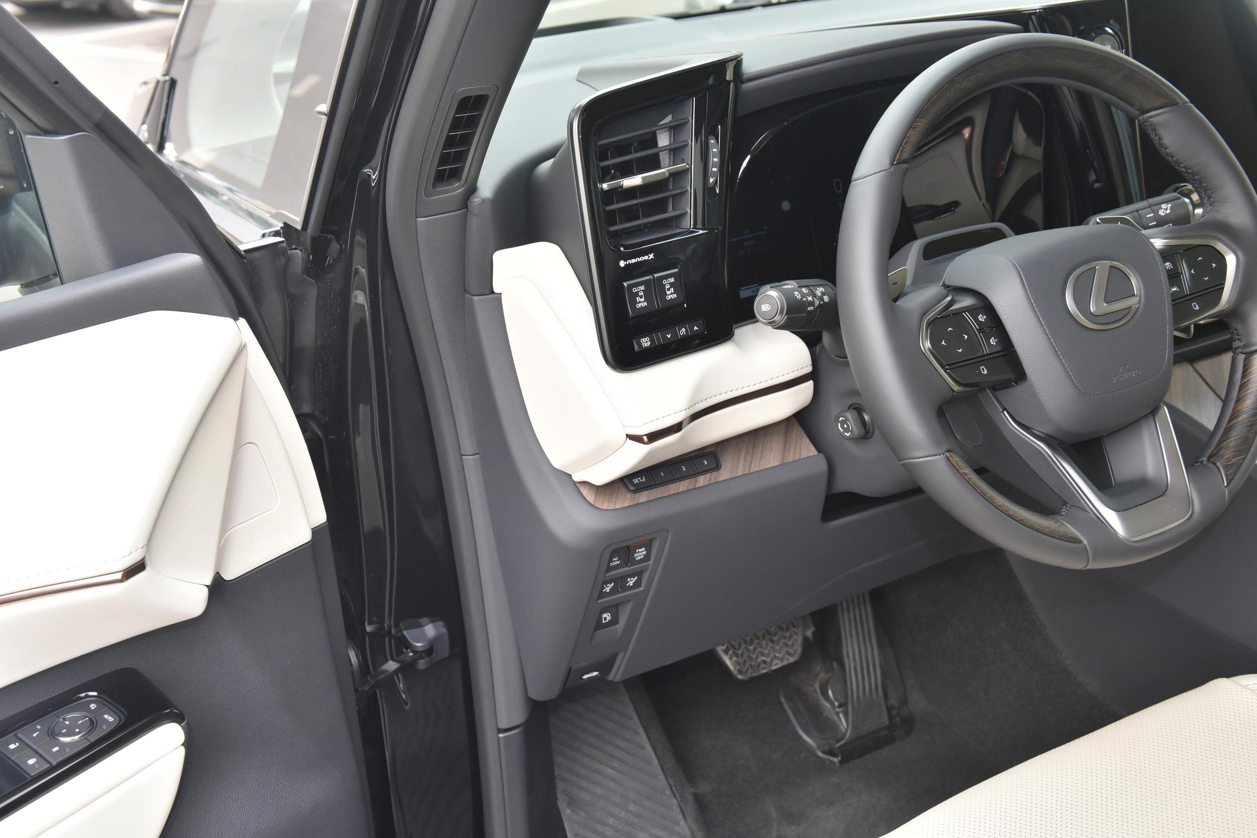 雷克萨斯LM 2023款 500h DIRECT4 六座尊崇版图片_雷克萨斯_4/52张图片_汽车内饰图库_懂车帝