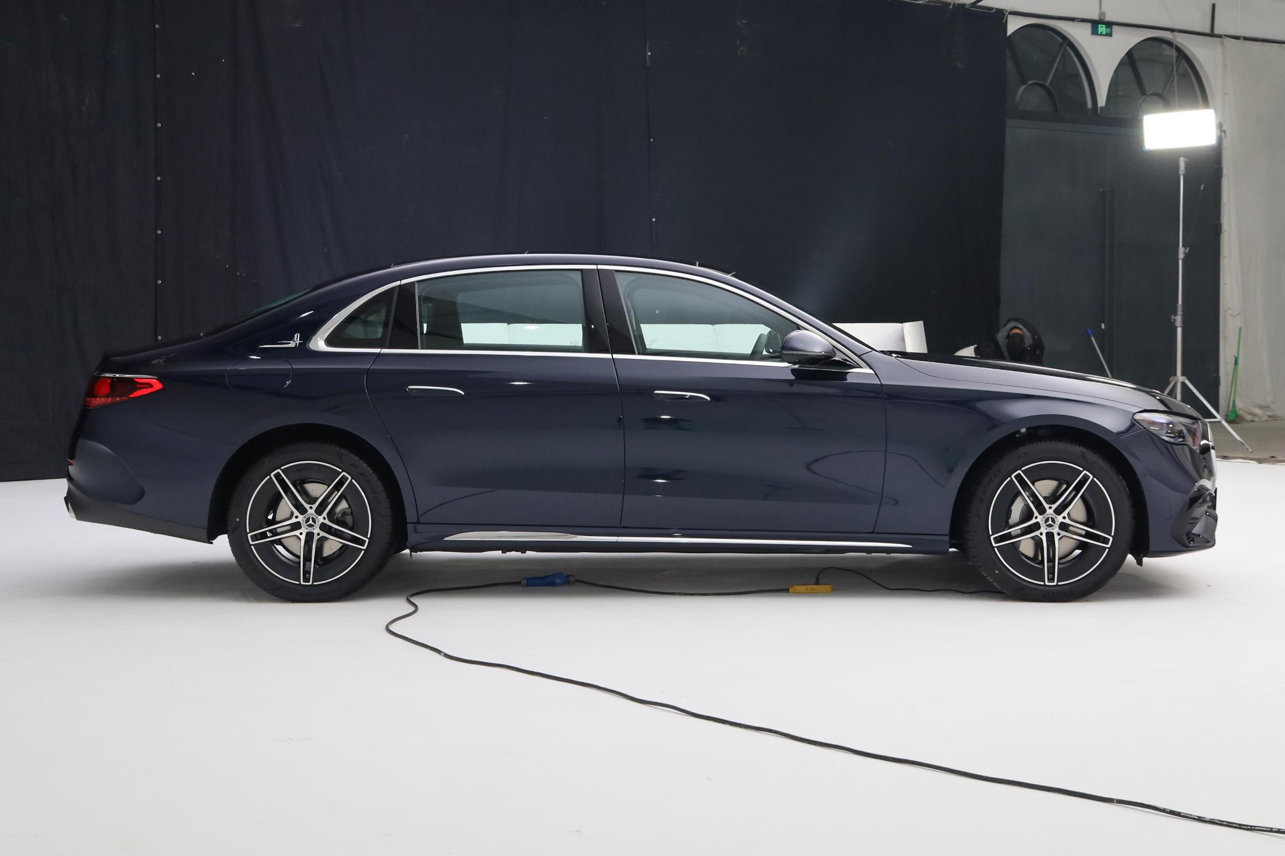 奔驰E级 2024款 E 300 L 豪华型 运动轿车图片_奔驰_1/45张图片_汽车外观图库_懂车帝