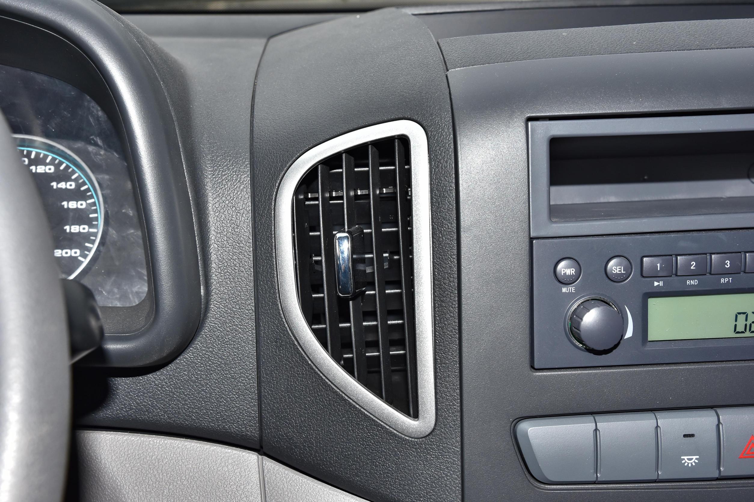 星锐 2023款 2.0T 5系快运版6/7座HFC4DB3-2E4图片_江汽集团_4/44张图片_汽车内饰图库_懂车帝