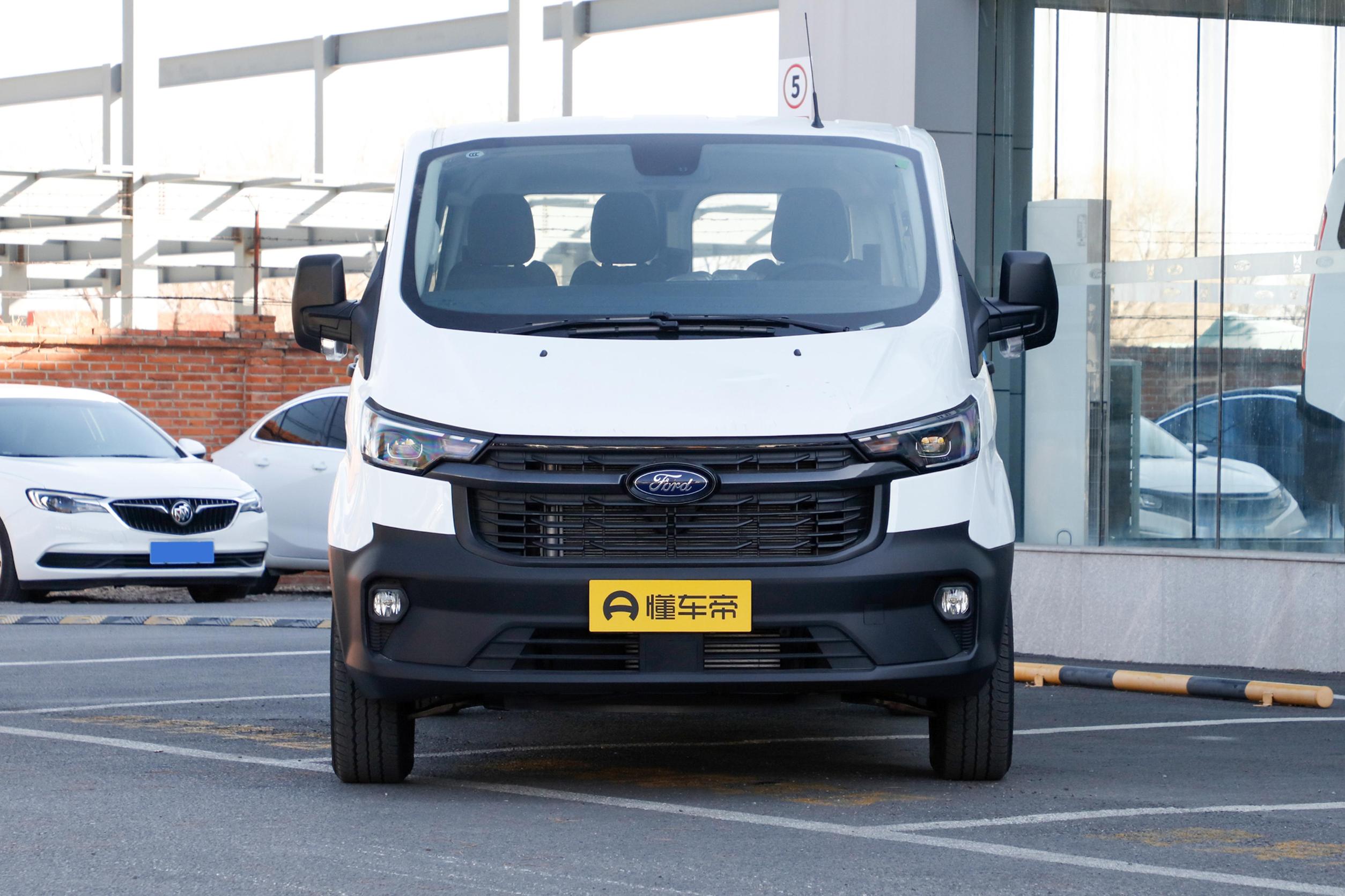 全顺 2023款 V362 2.0T汽油手动多功能商用车中轴低顶5/6座国VI图片_福特_2/51张图片_汽车外观图库_懂车帝