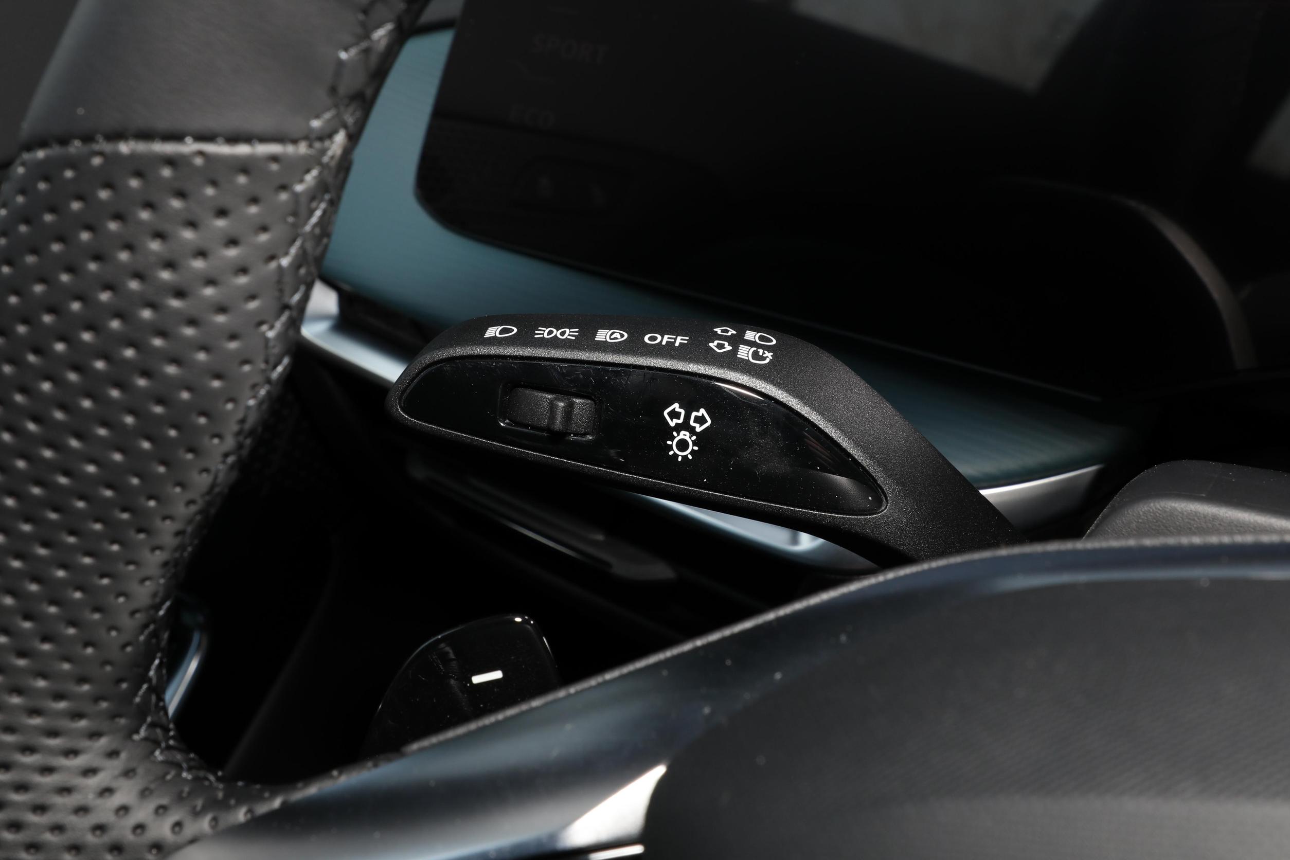 MG 7 2023款 2.0T 猎美奢享版图片_名爵_1/42张图片_汽车内饰图库_懂车帝