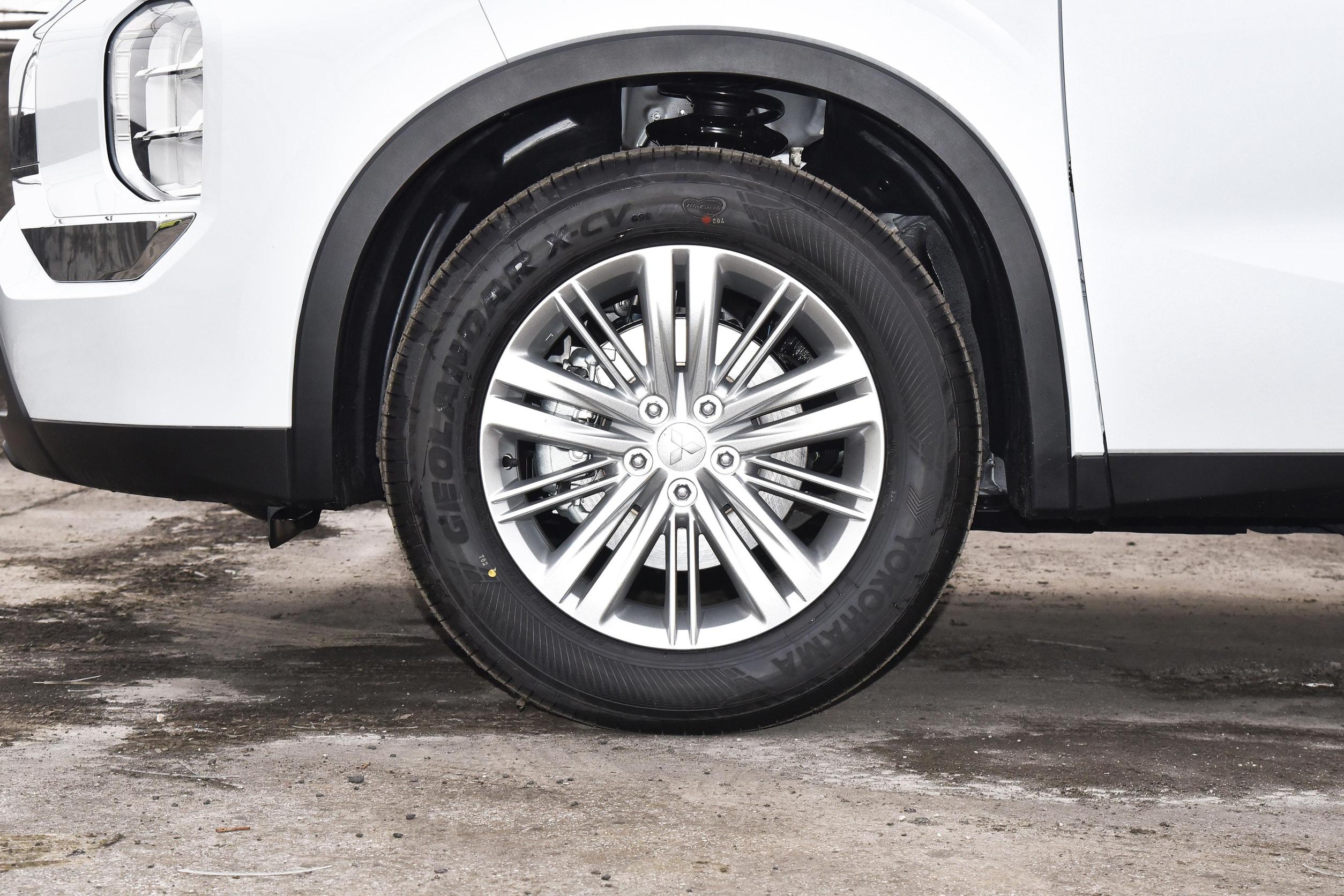 欧蓝德 2023款 1.5T CVT两驱卓越版 5座图片_三菱_3/51张图片_汽车外观图库_懂车帝