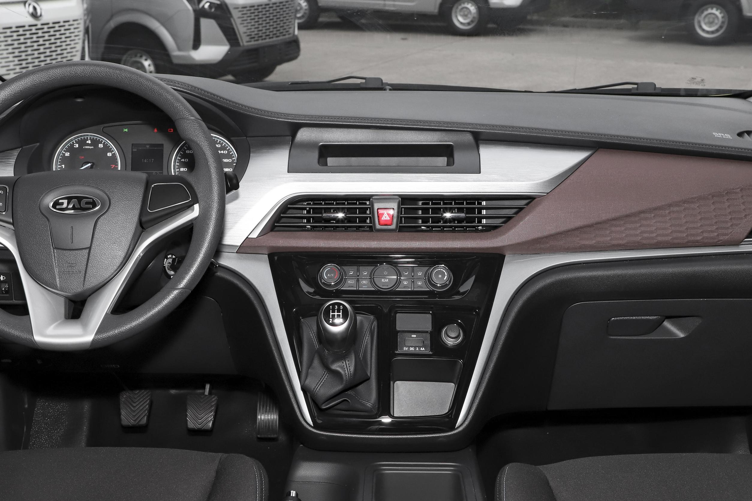 瑞风M3 2023款 PLUS 1.8L 9座舒适版CNG图片_江淮瑞风_3/24张图片_汽车内饰图库_懂车帝