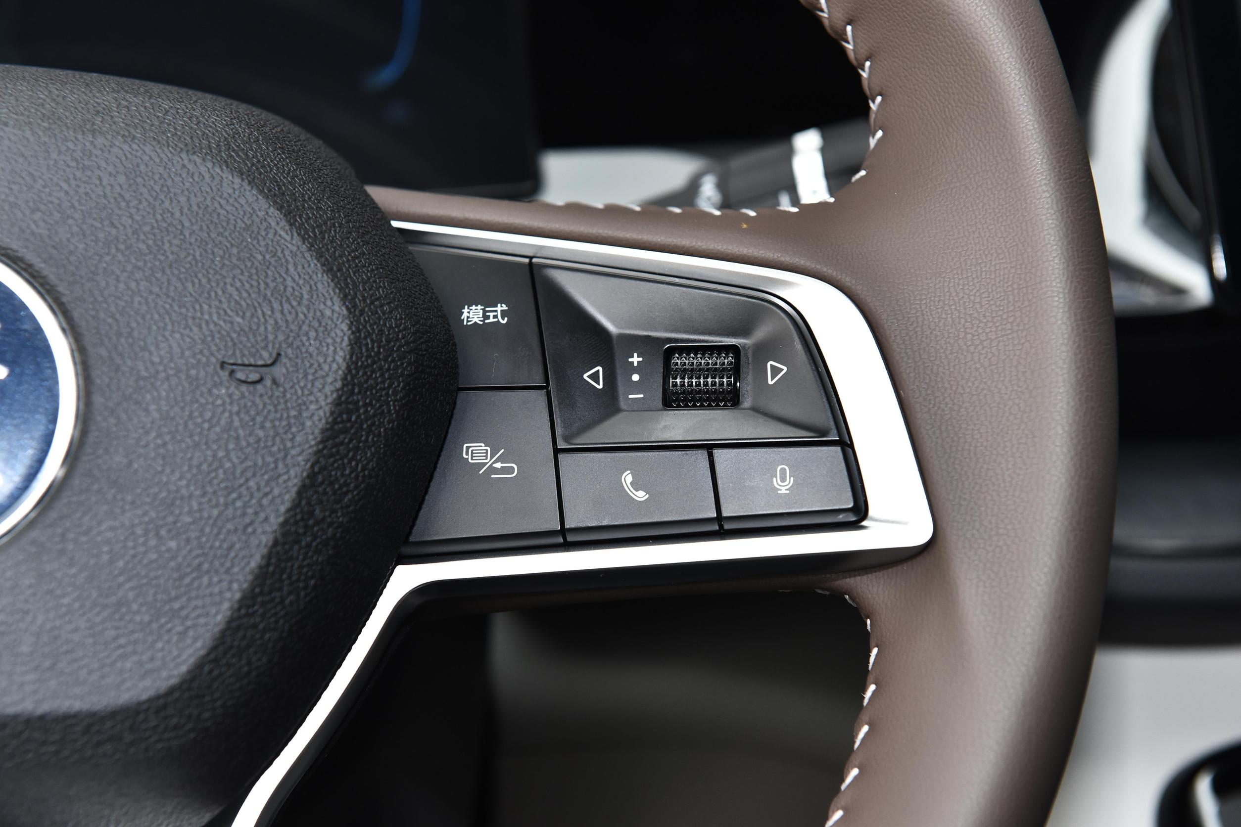 秦PLUS DM-i 2024款 DM-i 荣耀版 55KM 领先型图片_比亚迪_53/102张图片_汽车内饰图库_懂车帝