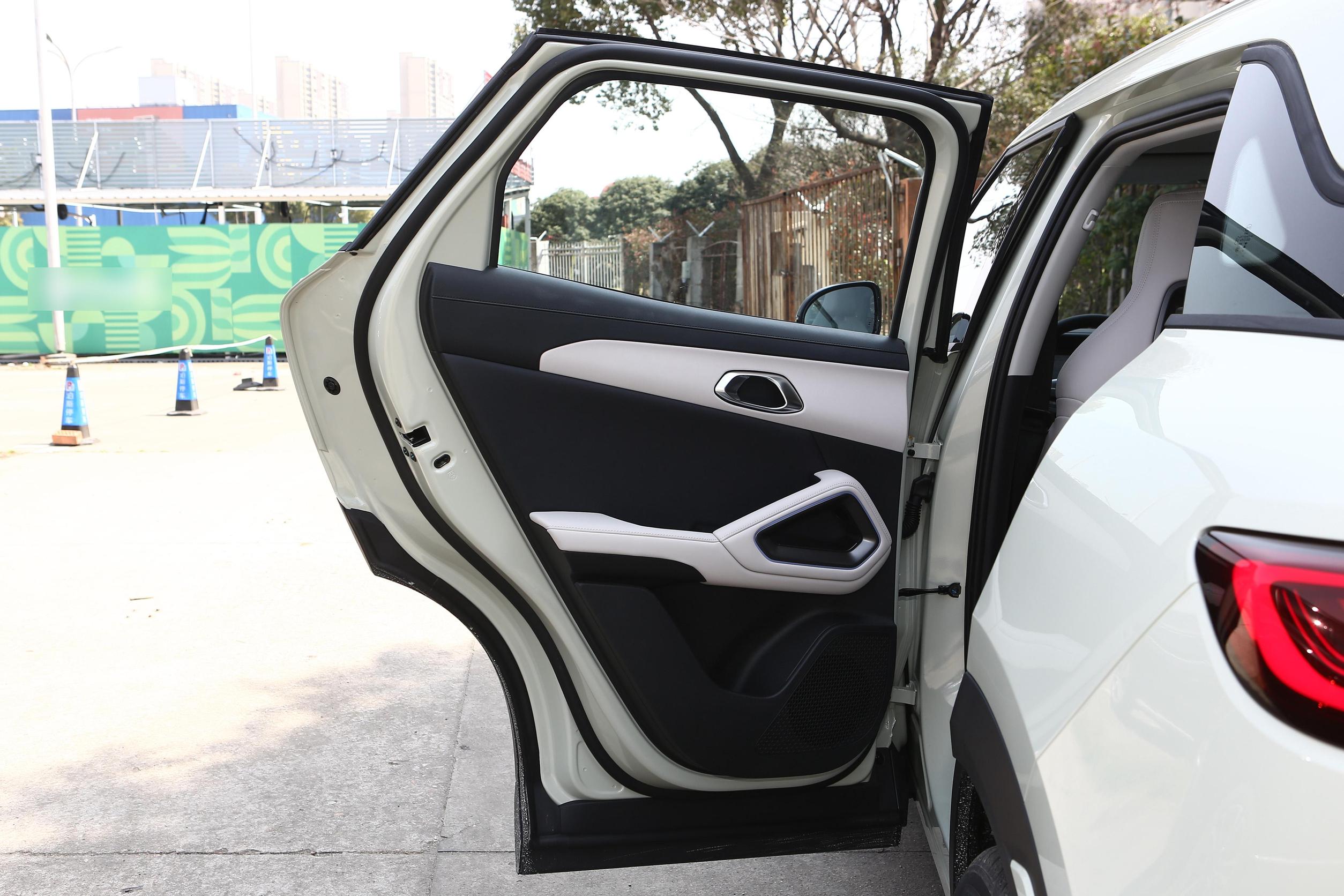 元UP 2024款 401KM 超越型图片_比亚迪_3/179张图片_汽车空间图库_懂车帝