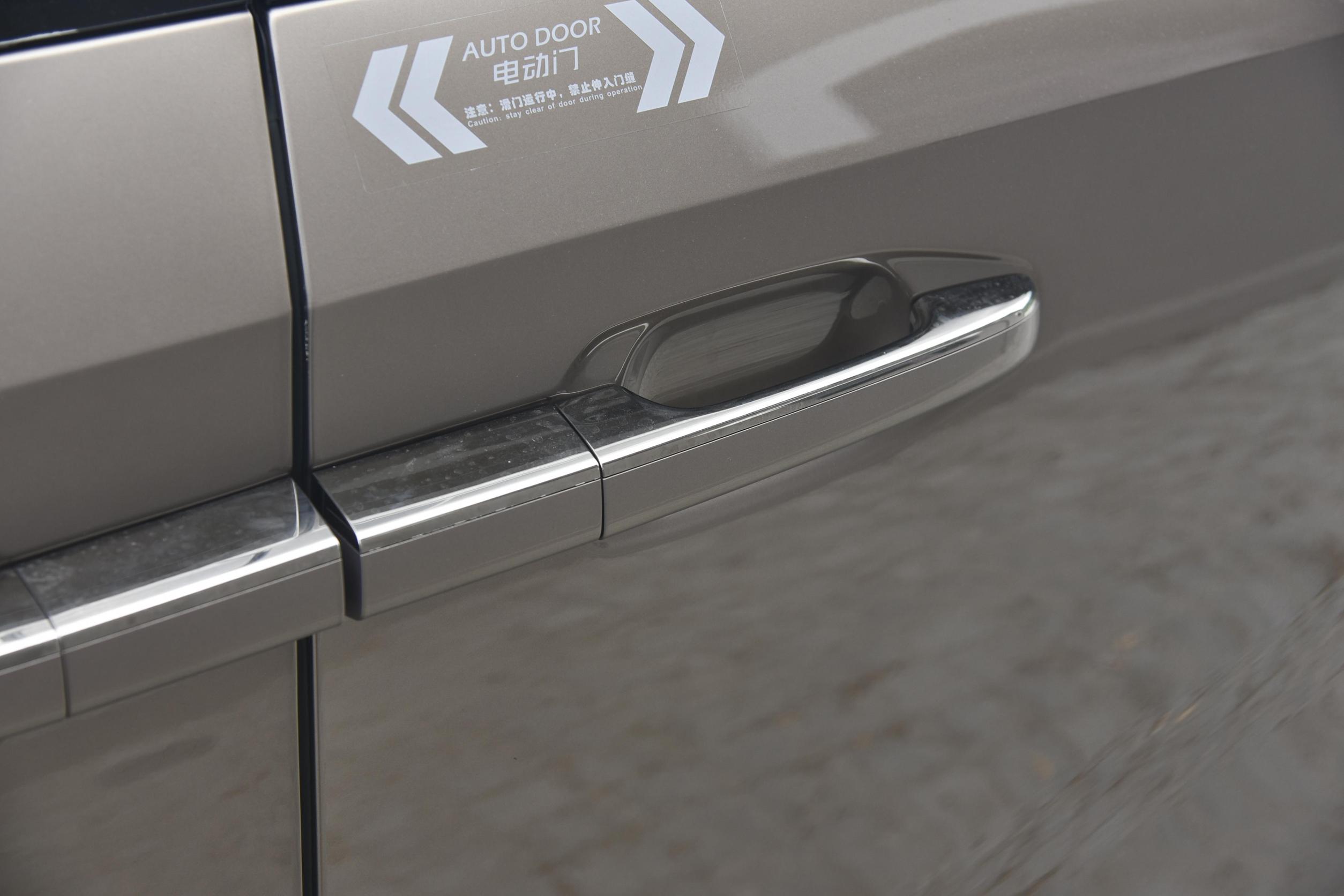 传祺M8 2023款 宗师系列 2.0TM 混动 御尊版图片_广汽传祺_1/39张图片_汽车外观图库_懂车帝